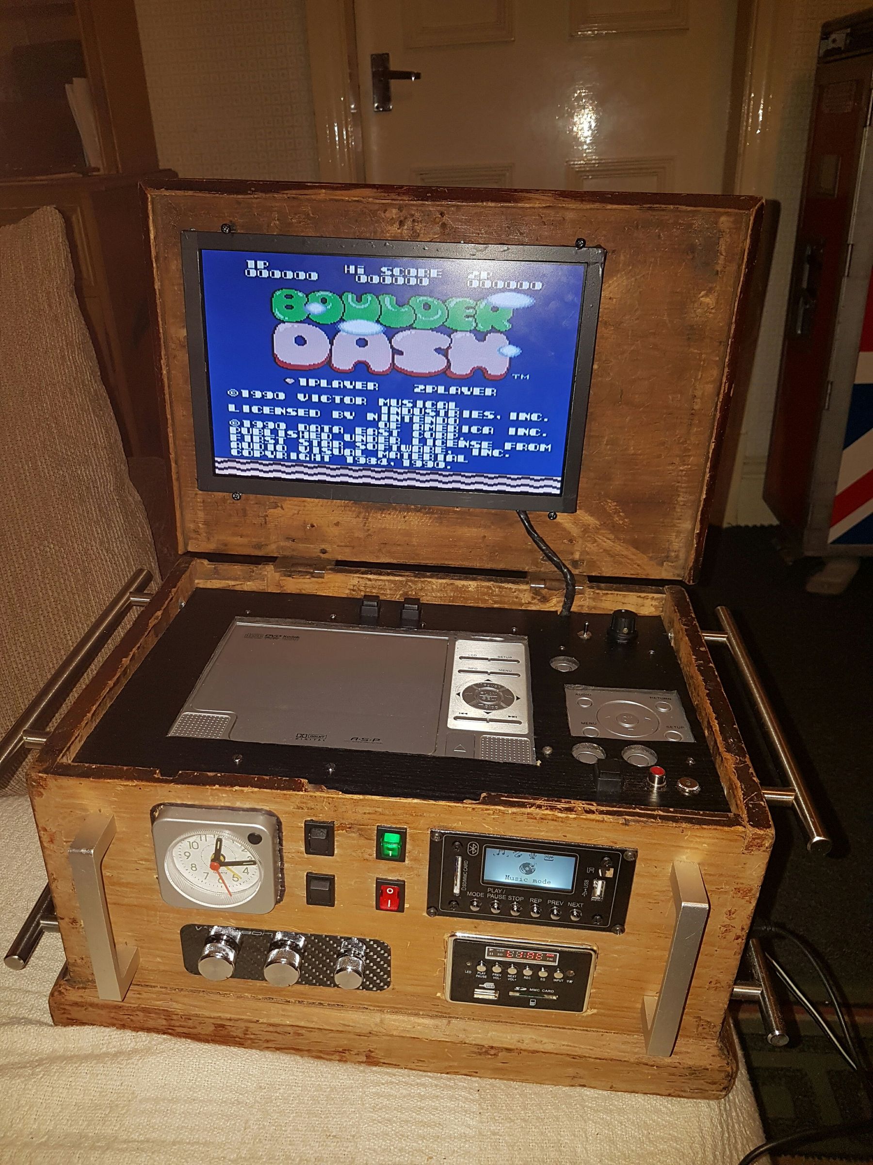 Portable Entertainment Center : 3 Steps - Instructables