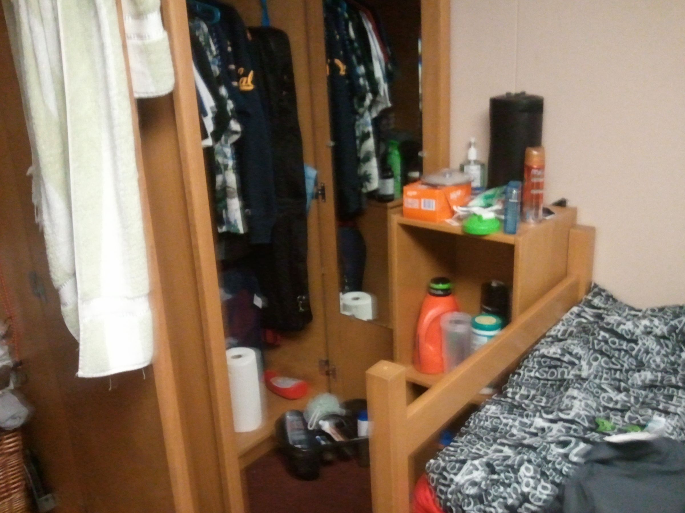 Messy College Dorm/Apartment - Instructables