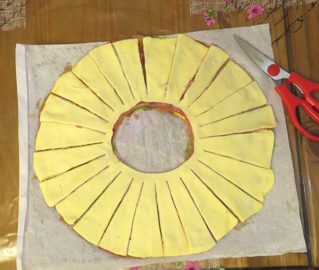 Sunshine Cheese Wreath : 4 Steps (with Pictures) - Instructables