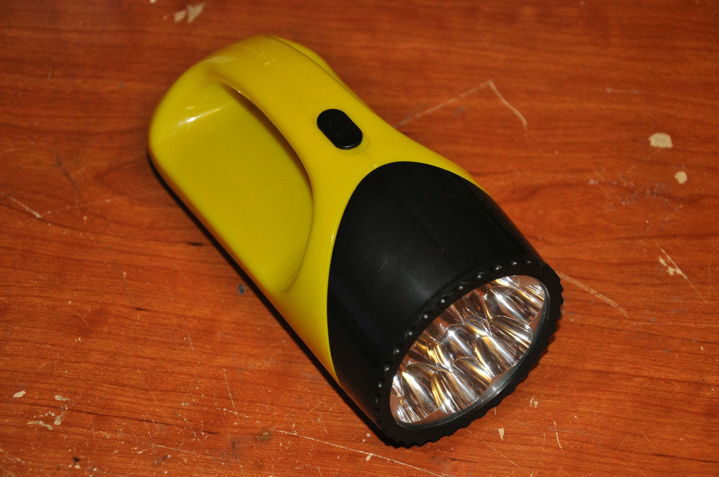 The EXTREMELY EASY VERSION of the Super Capacitor Flash Light : 4 Steps ...