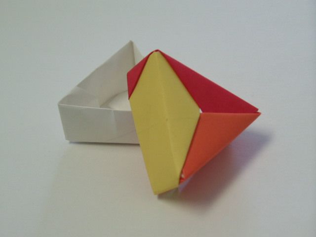 Origami Triangle Gift Box : 5 Steps (with Pictures) - Instructables