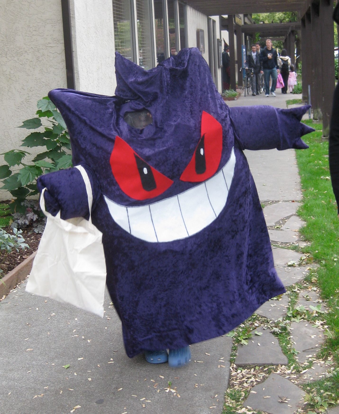 Gengar Pokemon Costume : 11 Steps (with Pictures) - Instructables