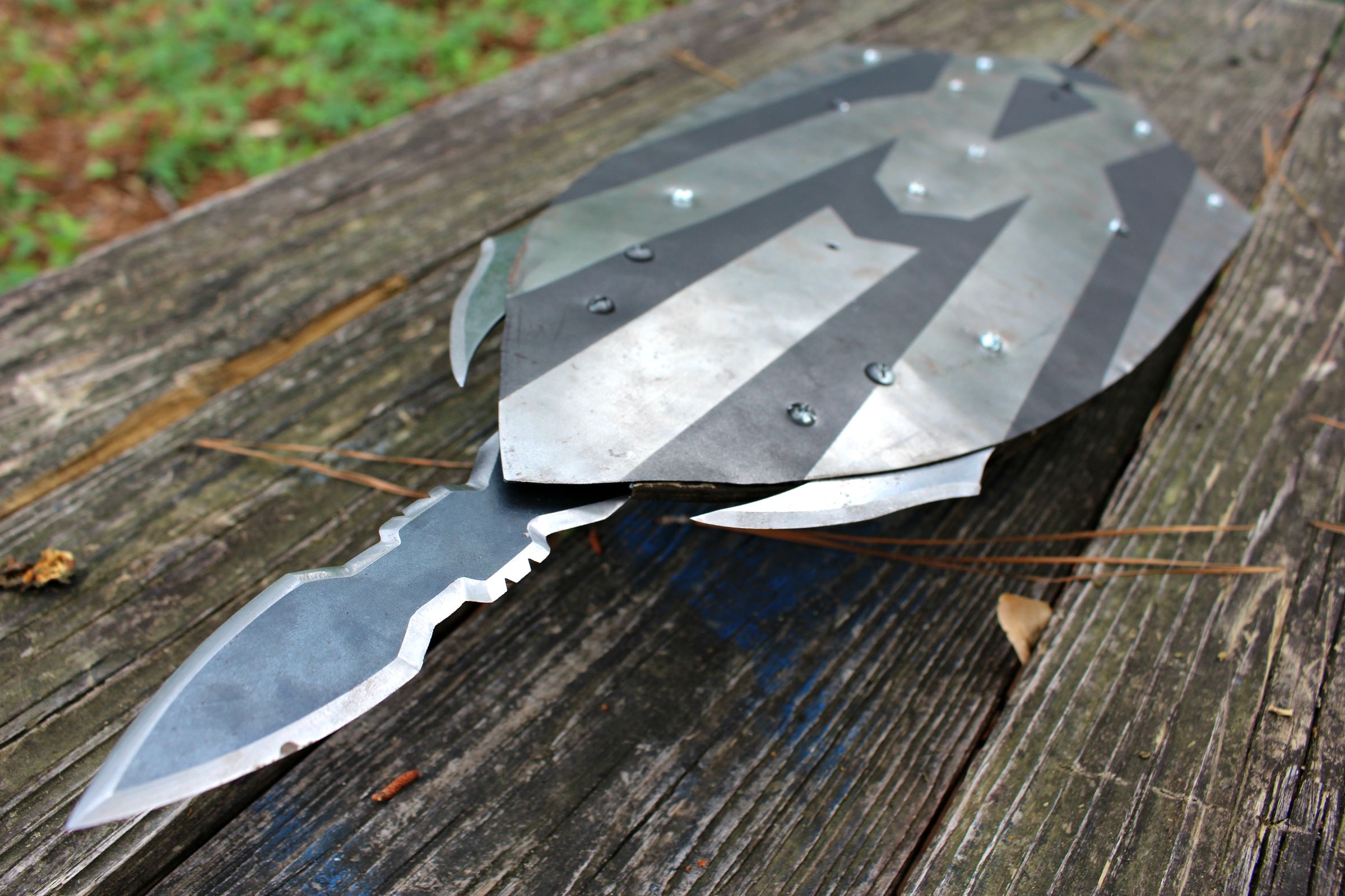 Captain America Infinity War Shield (with Hidden Blade) : 25 Steps ...