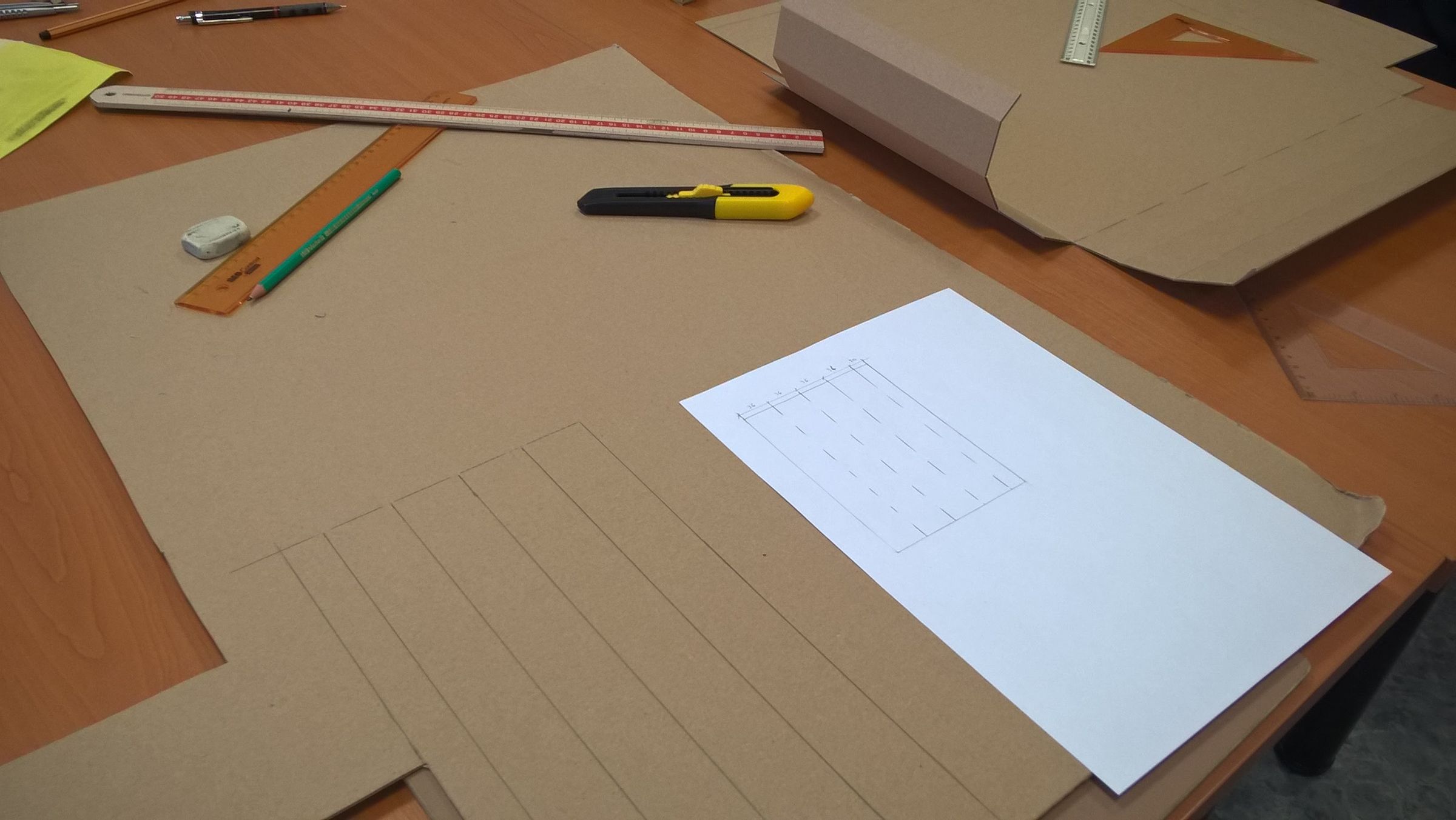 Cardboard Laptop Desk : 9 Steps (with Pictures) - Instructables