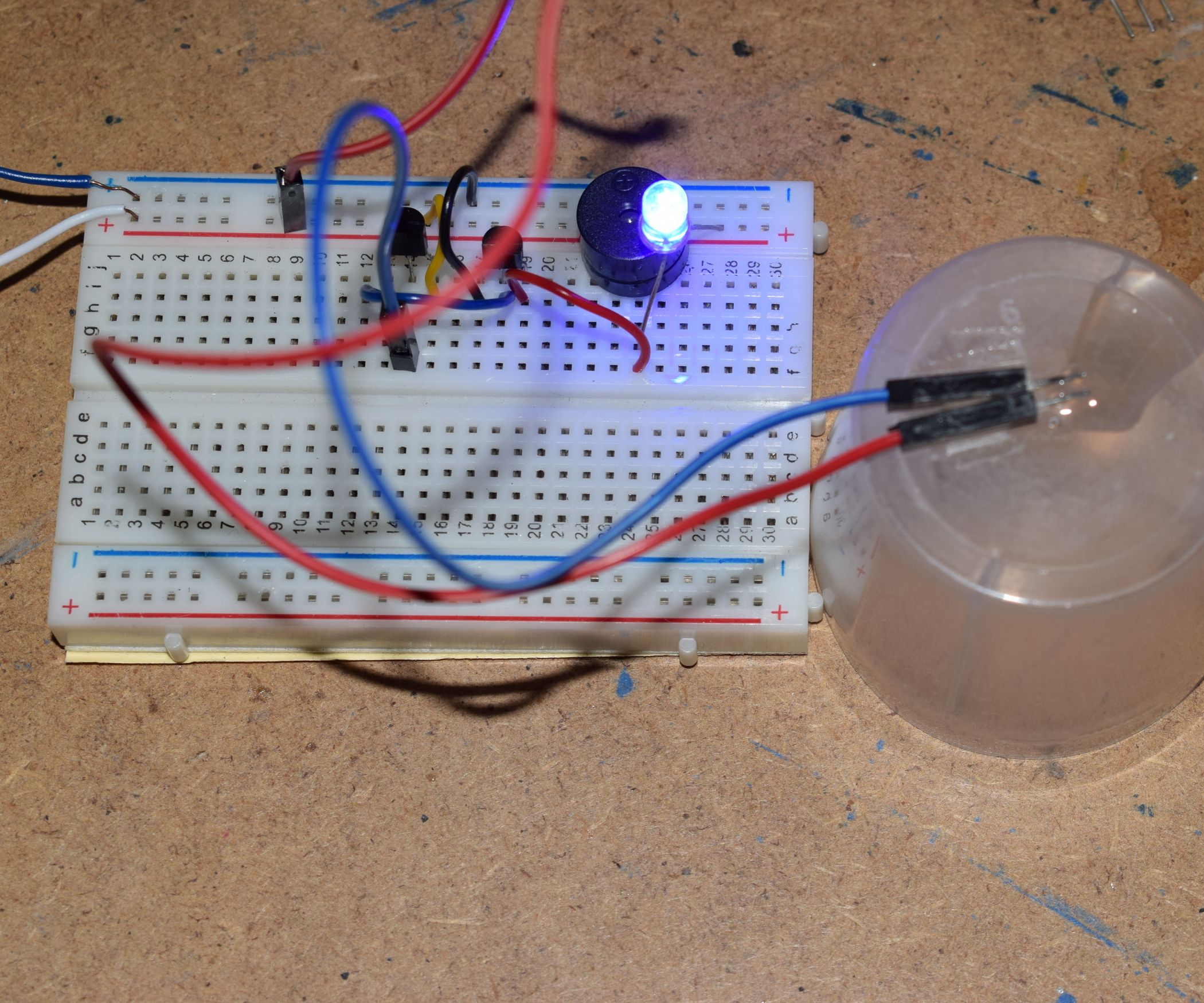 Water Sensor or Alarm Using 2N2222 Transistors : 5 Steps - Instructables
