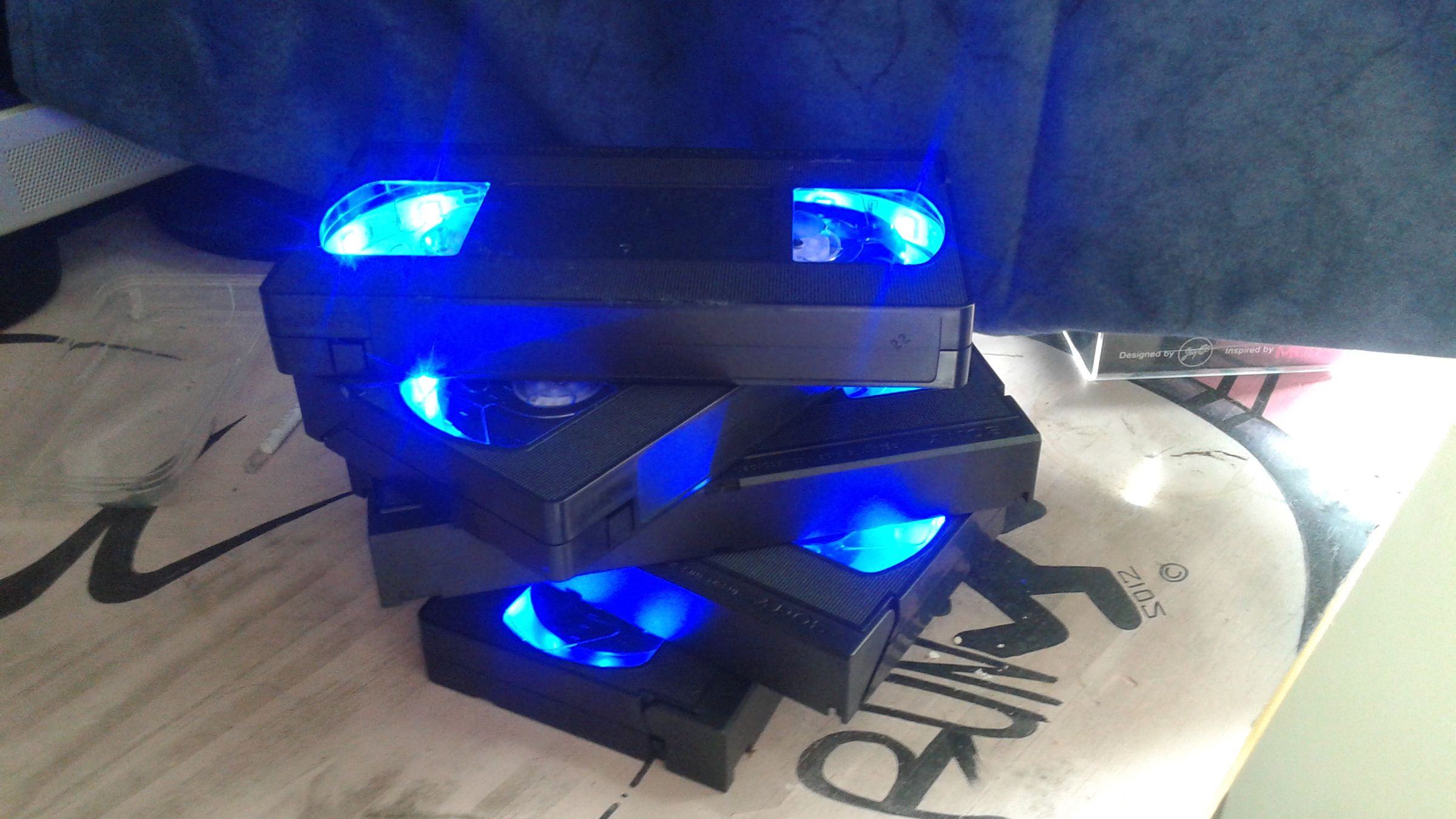 VHS DECORATION LAMP : 10 Steps (with Pictures) - Instructables