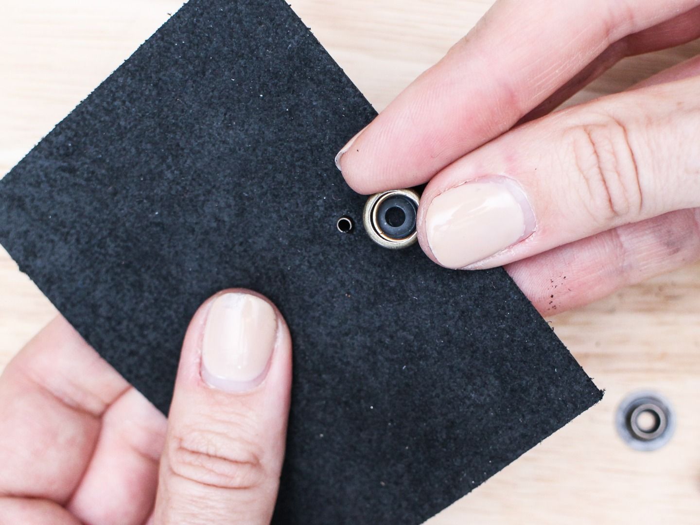 Leather Hardware: Snaps : 5 Steps - Instructables