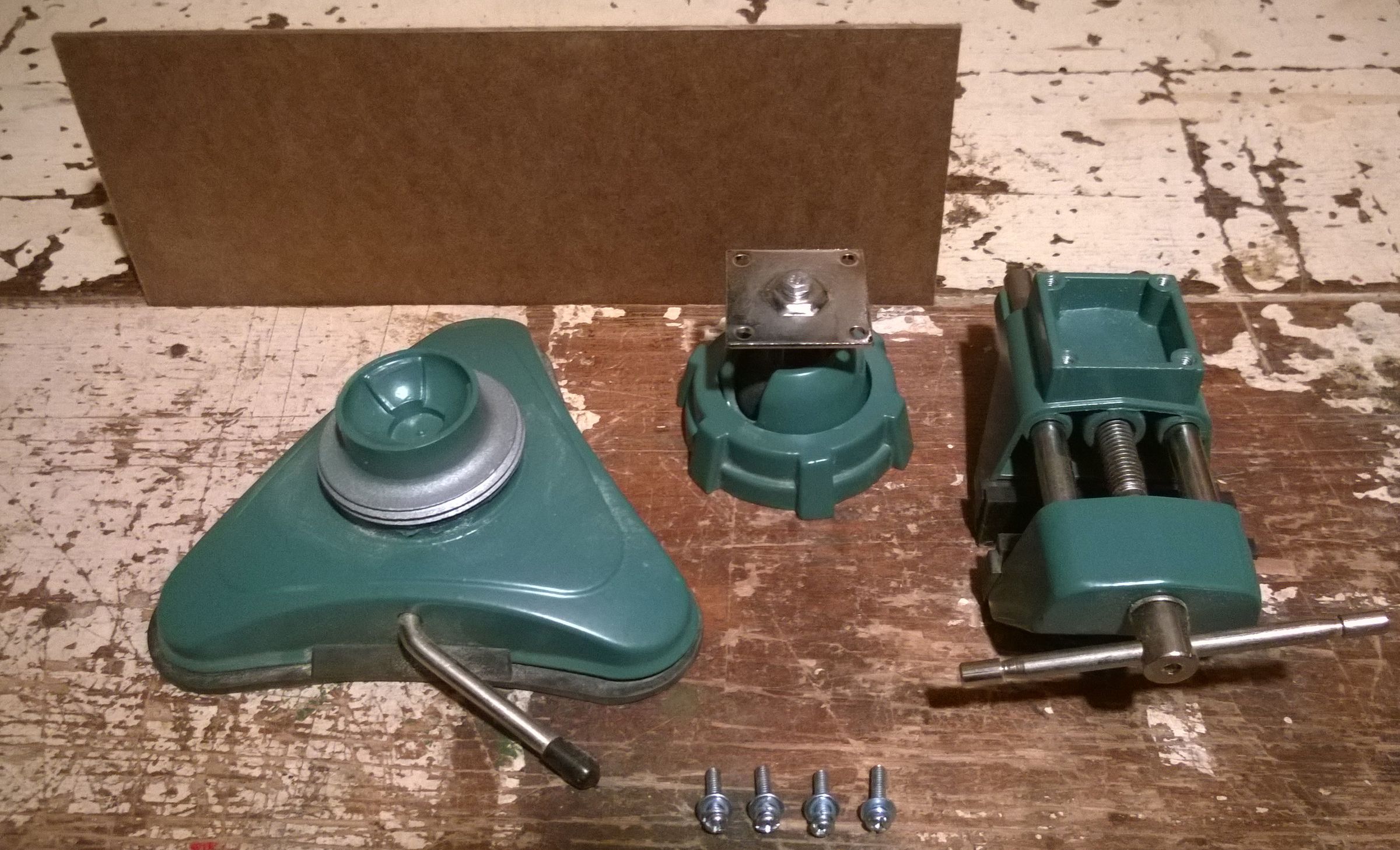 Helping Hands Vise : 4 Steps (with Pictures) - Instructables