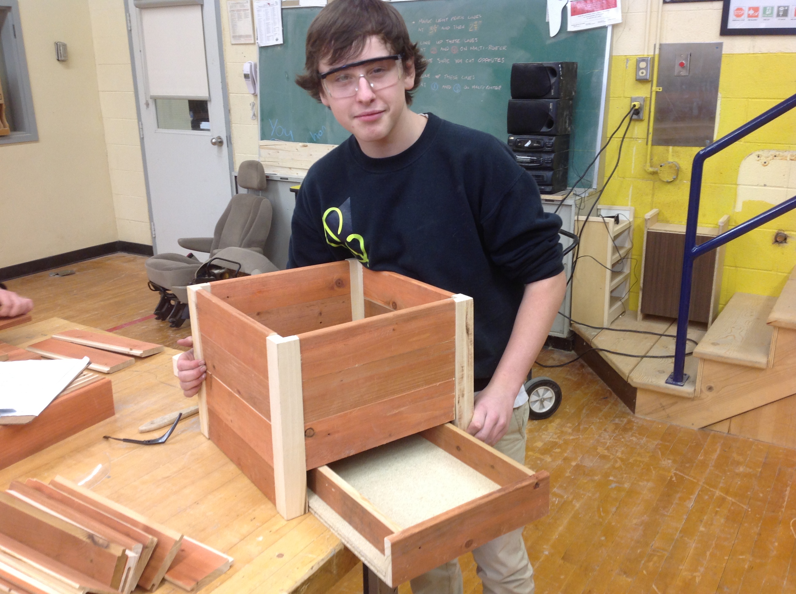 False Bottom Wooden Crate : 6 Steps (with Pictures) - Instructables