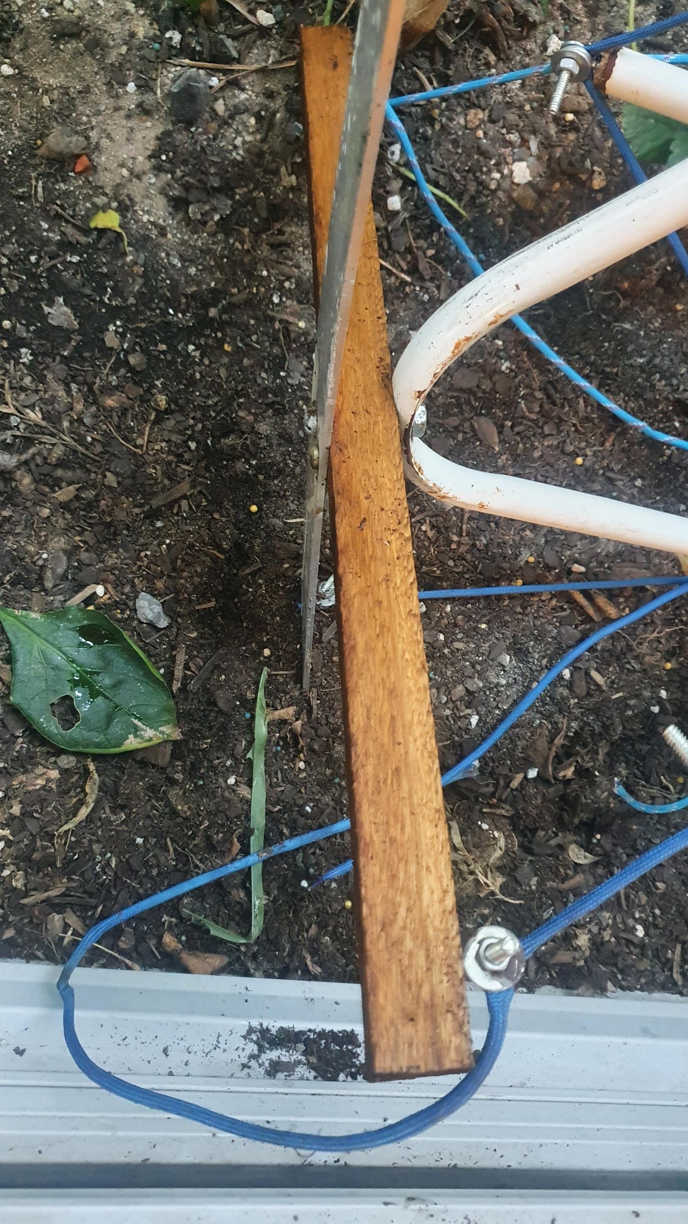 Fixing a Plant Support : 3 Steps - Instructables