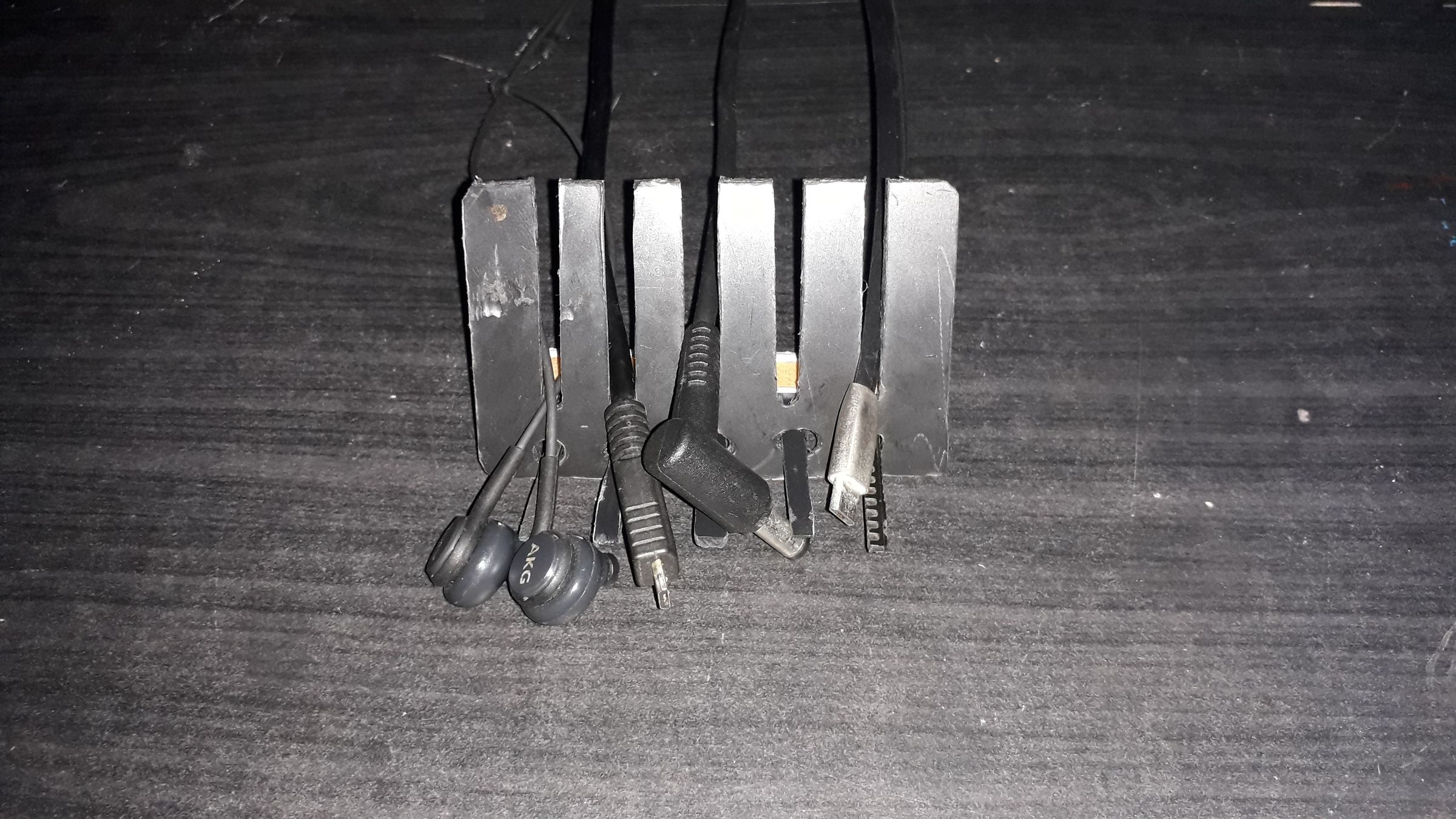 Desktop Cable Comb Organizer : 11 Steps (with Pictures) - Instructables
