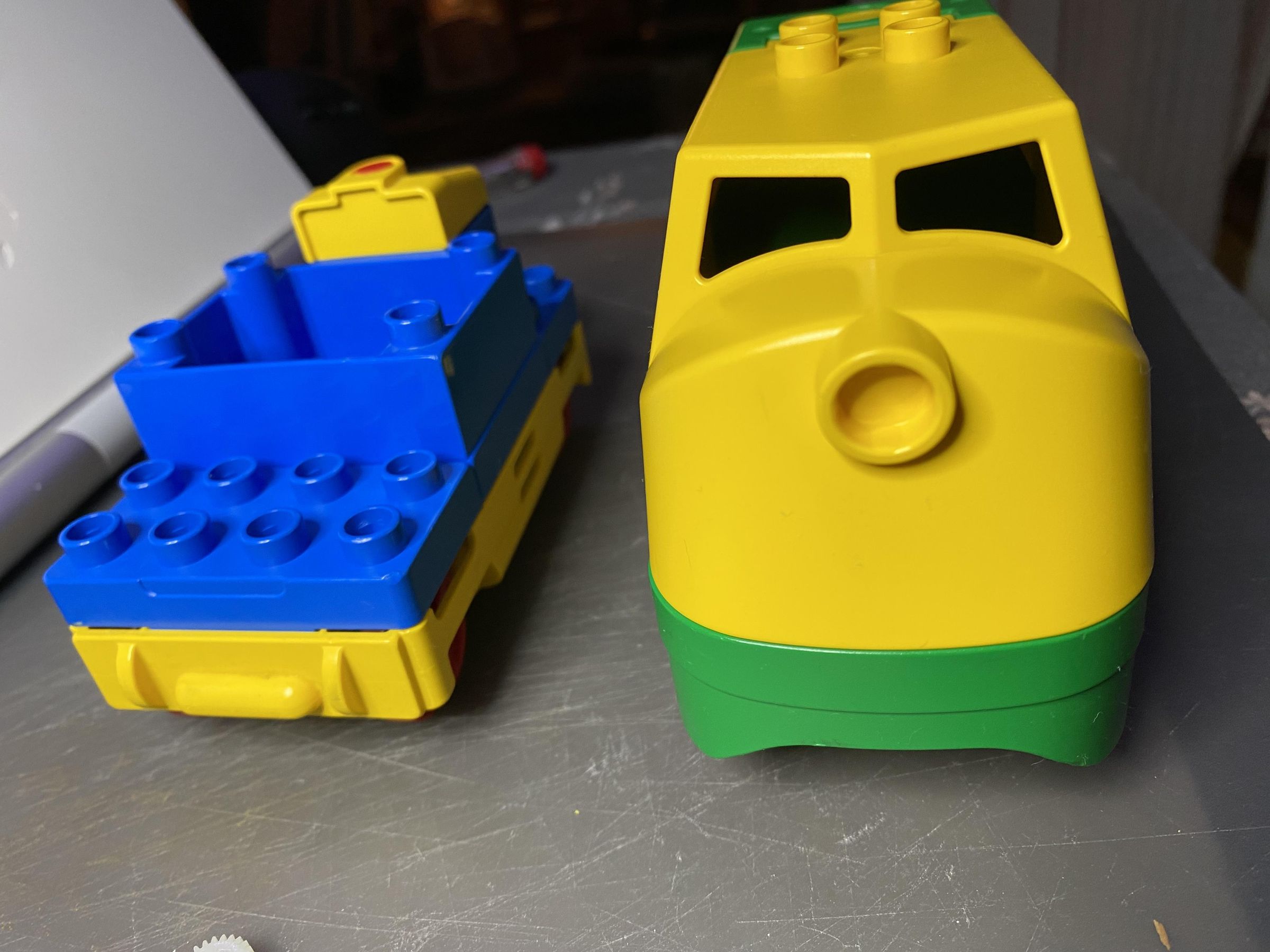 Repair of a Lego Duplo 2933 and a Duplo 2962 Train Engine - Instructables