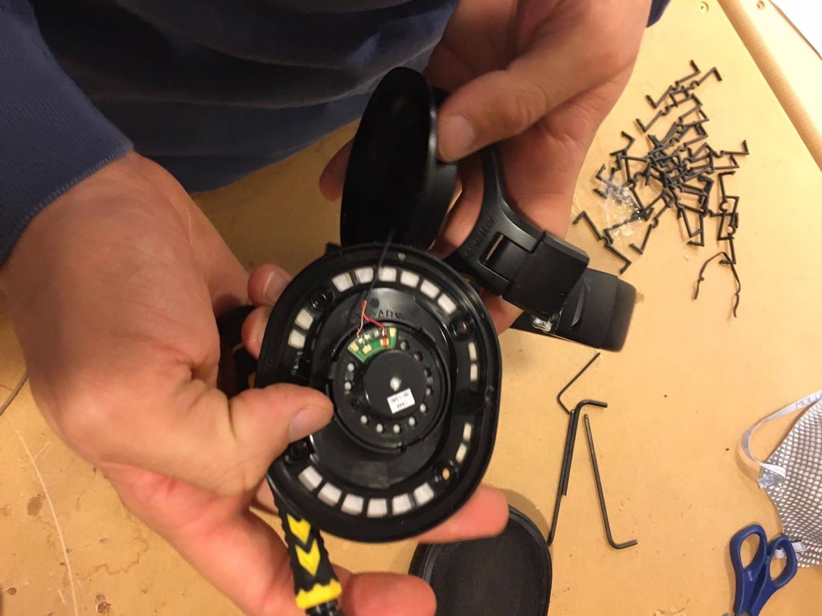 How to Repair a Pair of Beats by Dr. Dre Headphones With a Broken ...