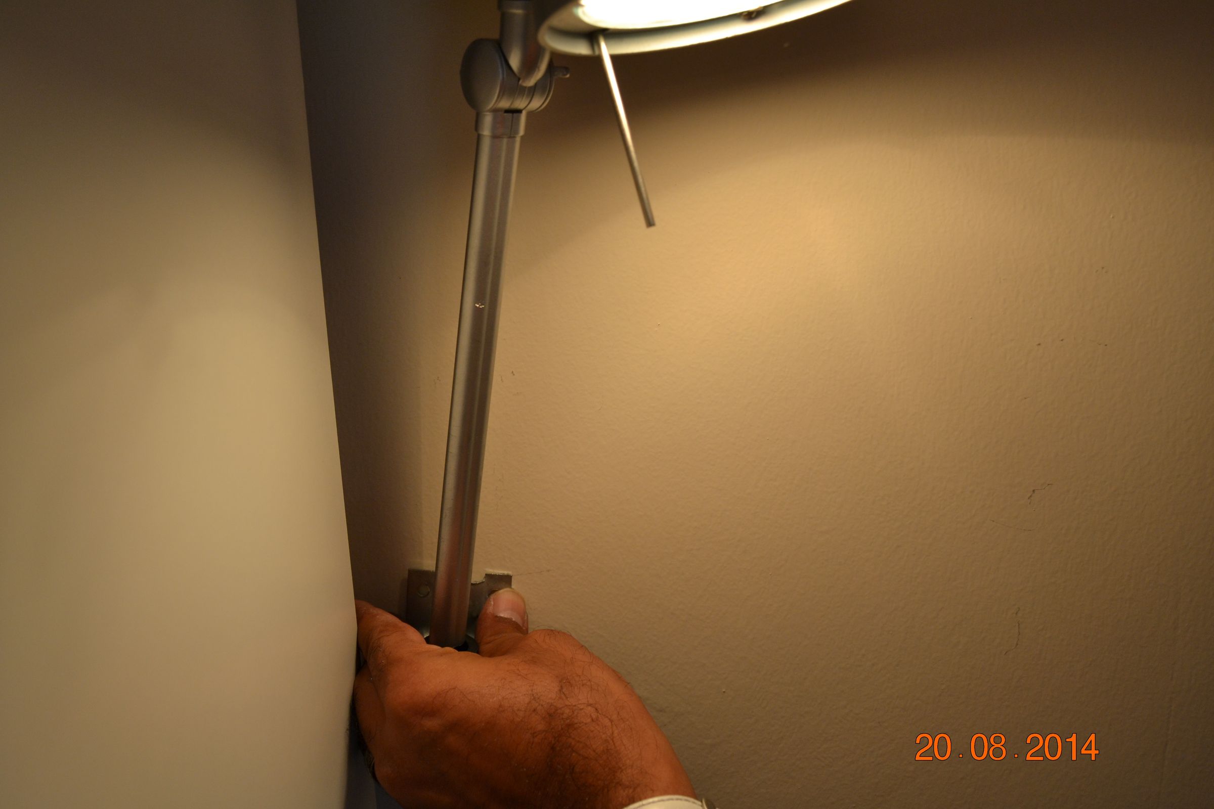Broken Desk Lamp to Reading Lamp : 4 Steps - Instructables