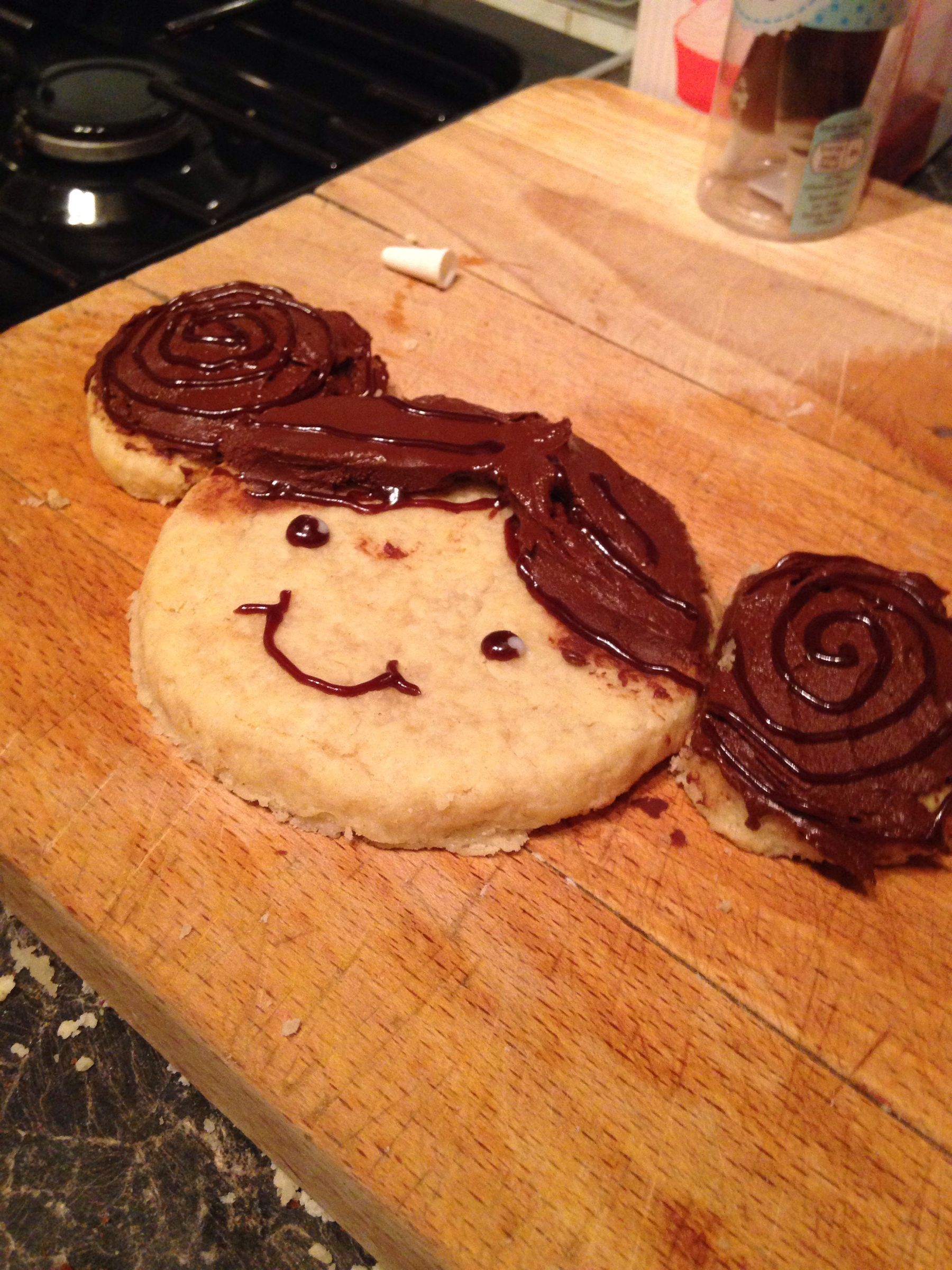 Giant Princess Leia Cookie : 7 Steps - Instructables