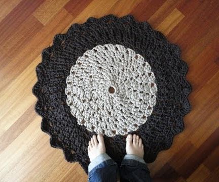 How to Crochet a T-Shirt Yarn Round Rug - Instructables