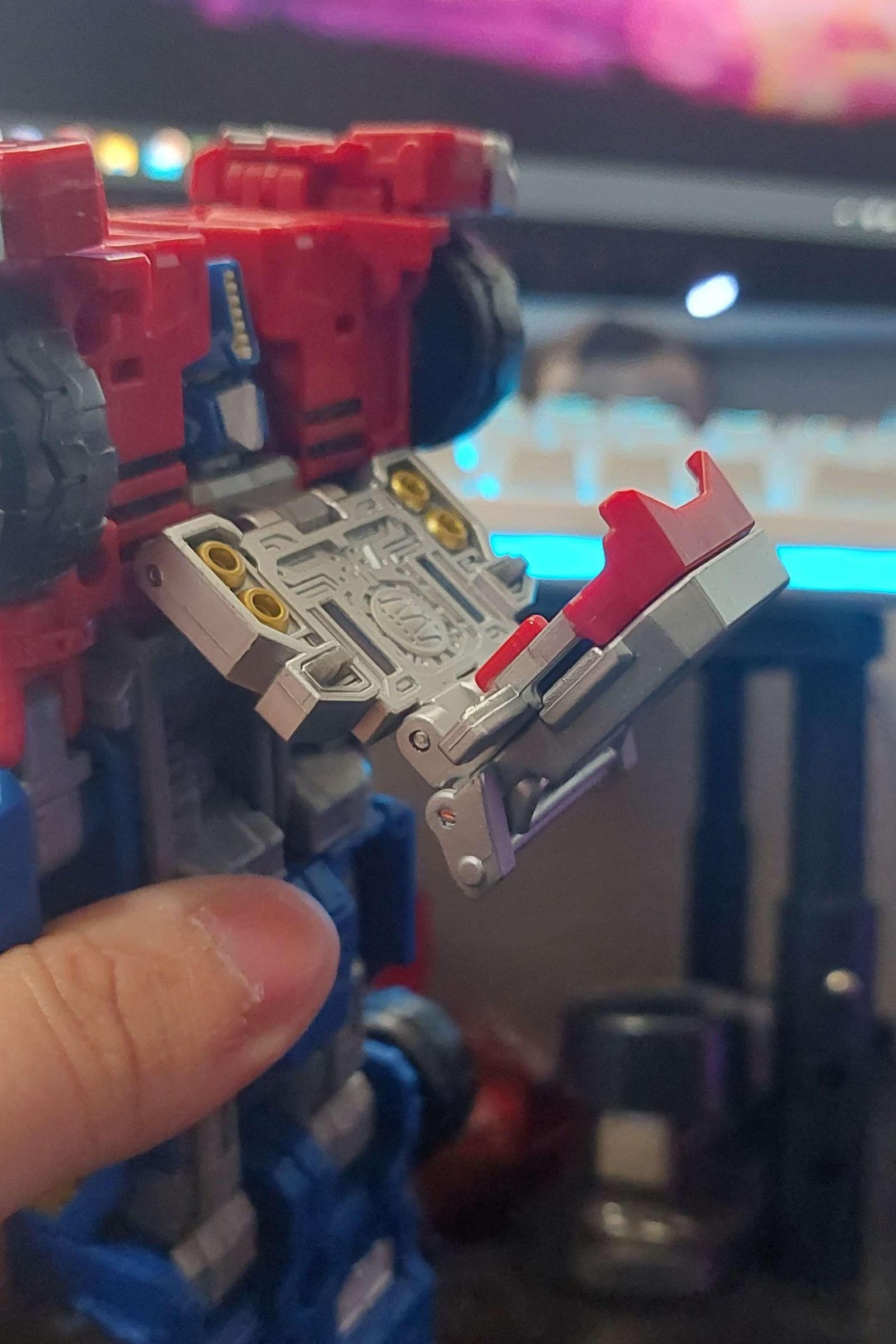 How to Convert Legacy Armada Optimus Prime From Core Robot to Truck and ...