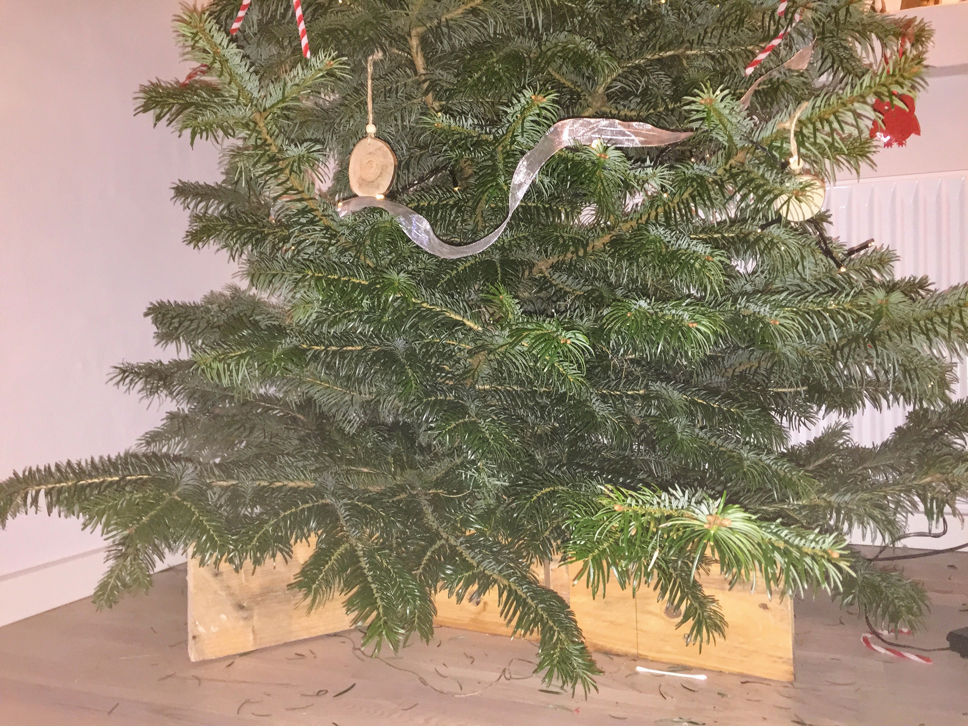 Pallet Christmas Tree Stand : 4 Steps (with Pictures) - Instructables