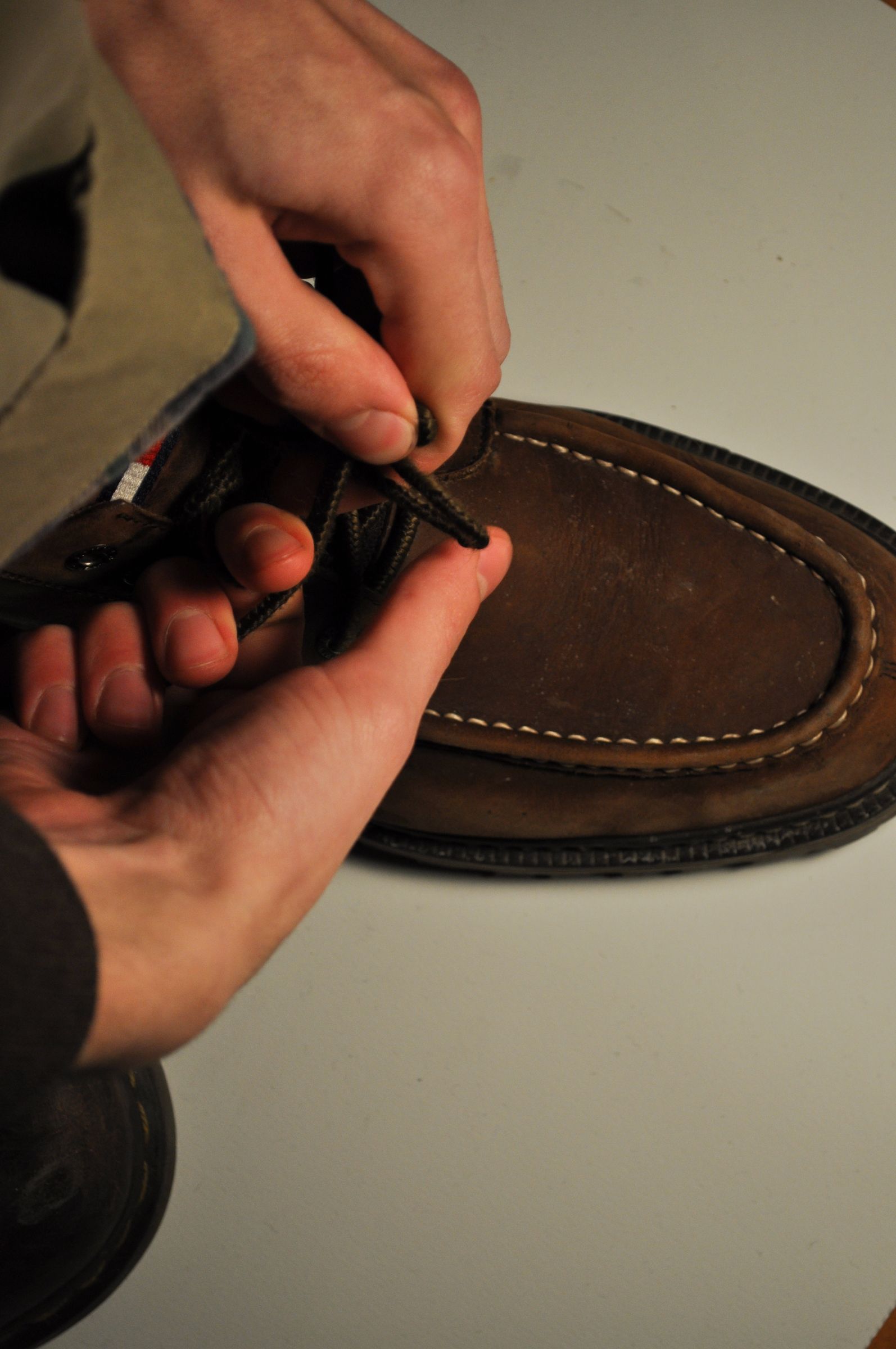 Double-knot Shoe Tying in a Flash : 7 Steps - Instructables