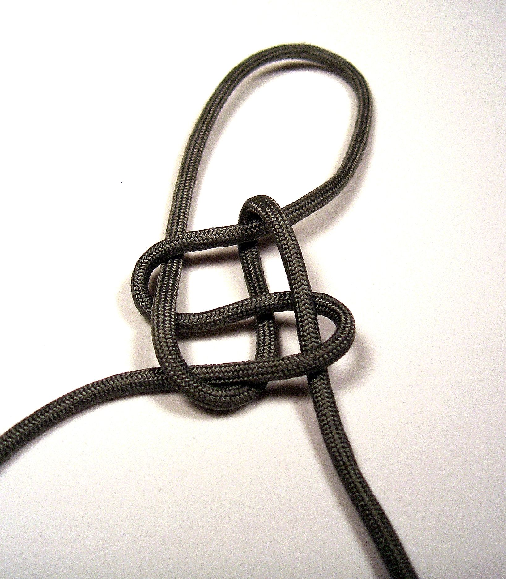 Cross Knot Paracord Lanyard : 13 Steps (with Pictures) - Instructables