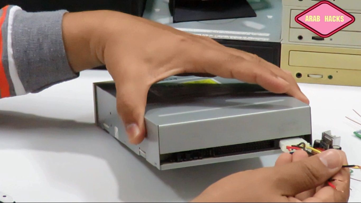 Run Old CD Rom Drive As a Cassette Inside a Car : 3 Steps (with ...