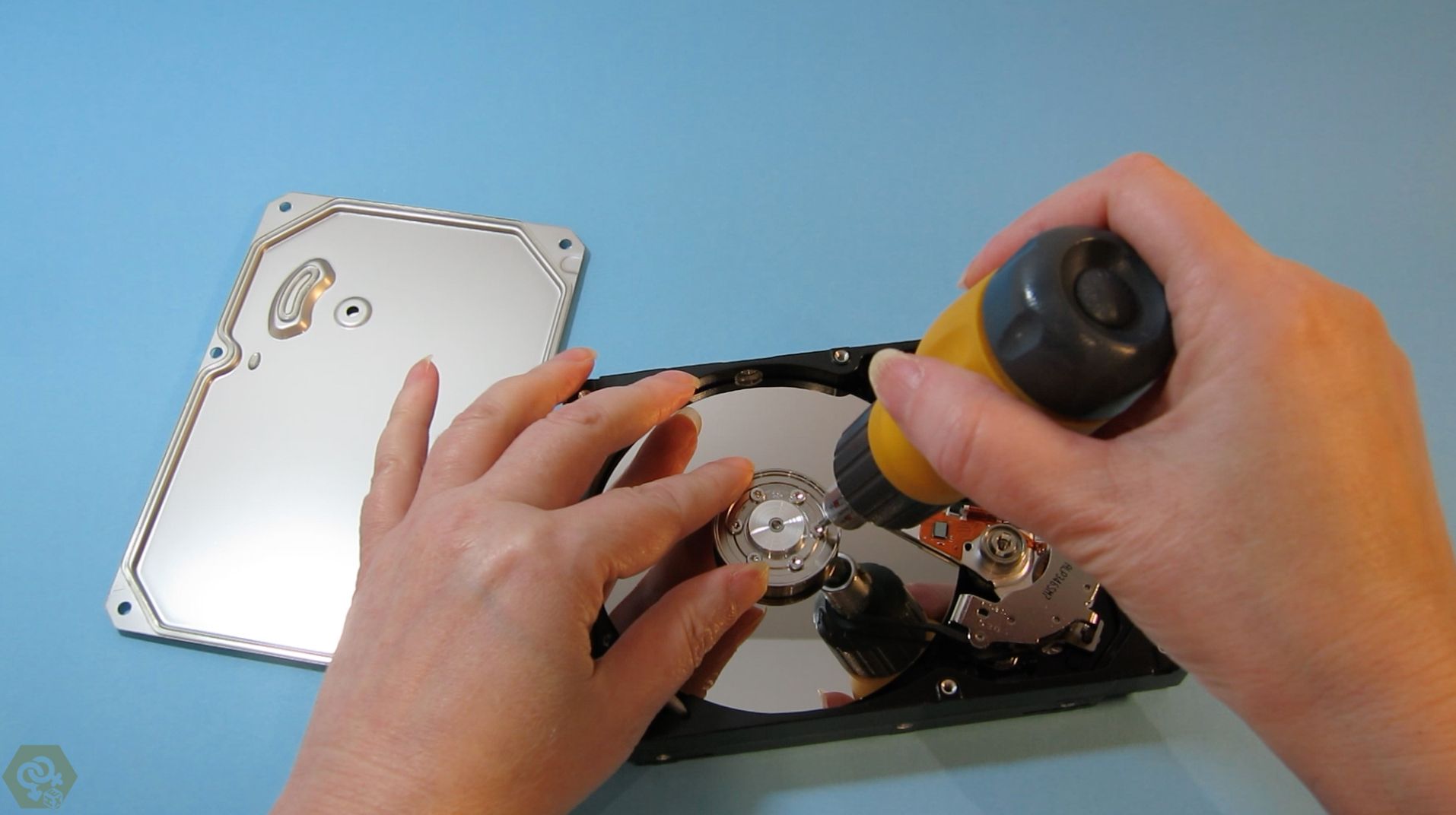 Upcycle a Hard Drive Into a Clock : 19 Steps (with Pictures ...