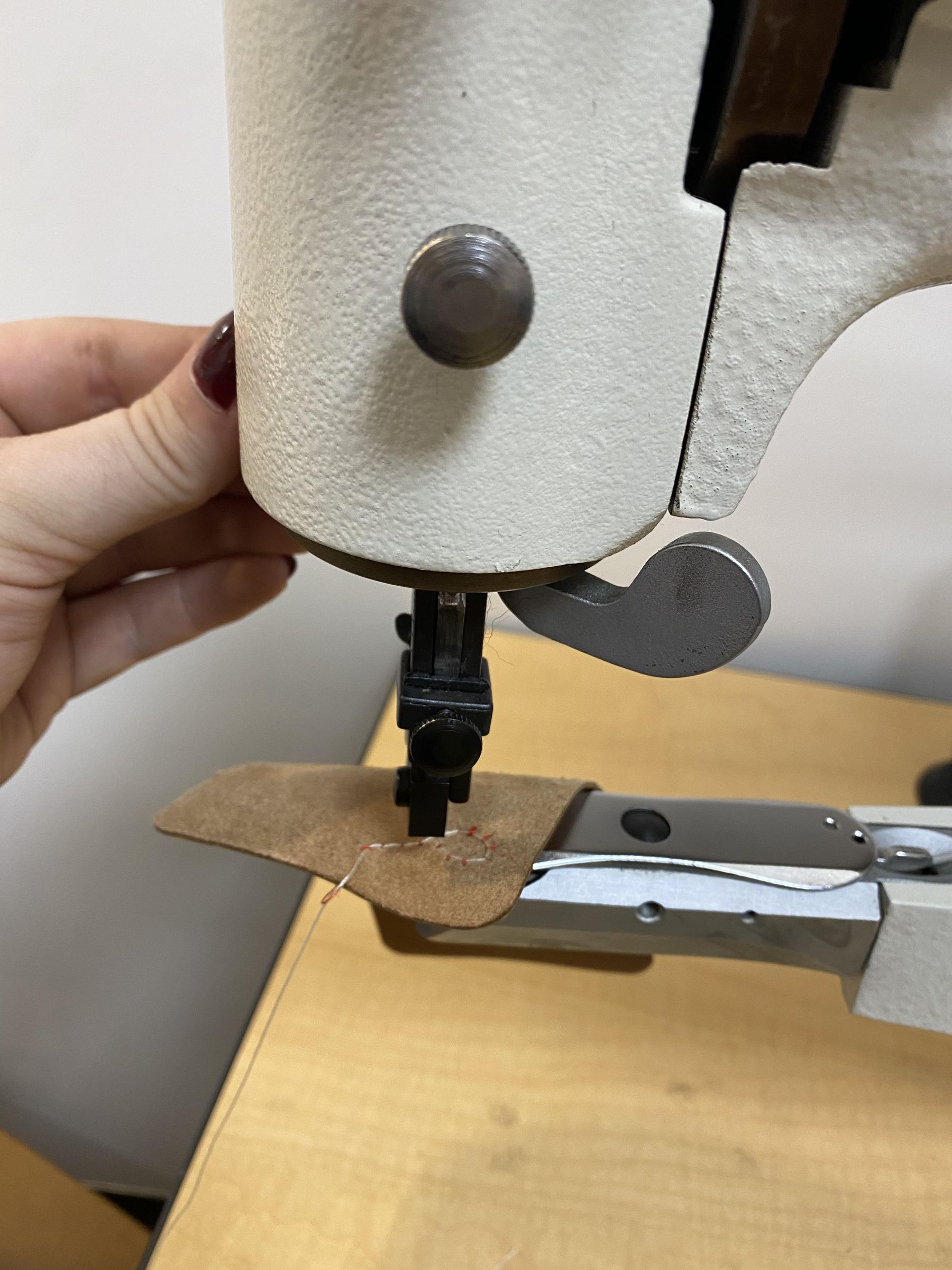 Consew Leather Stitching : 4 Steps - Instructables