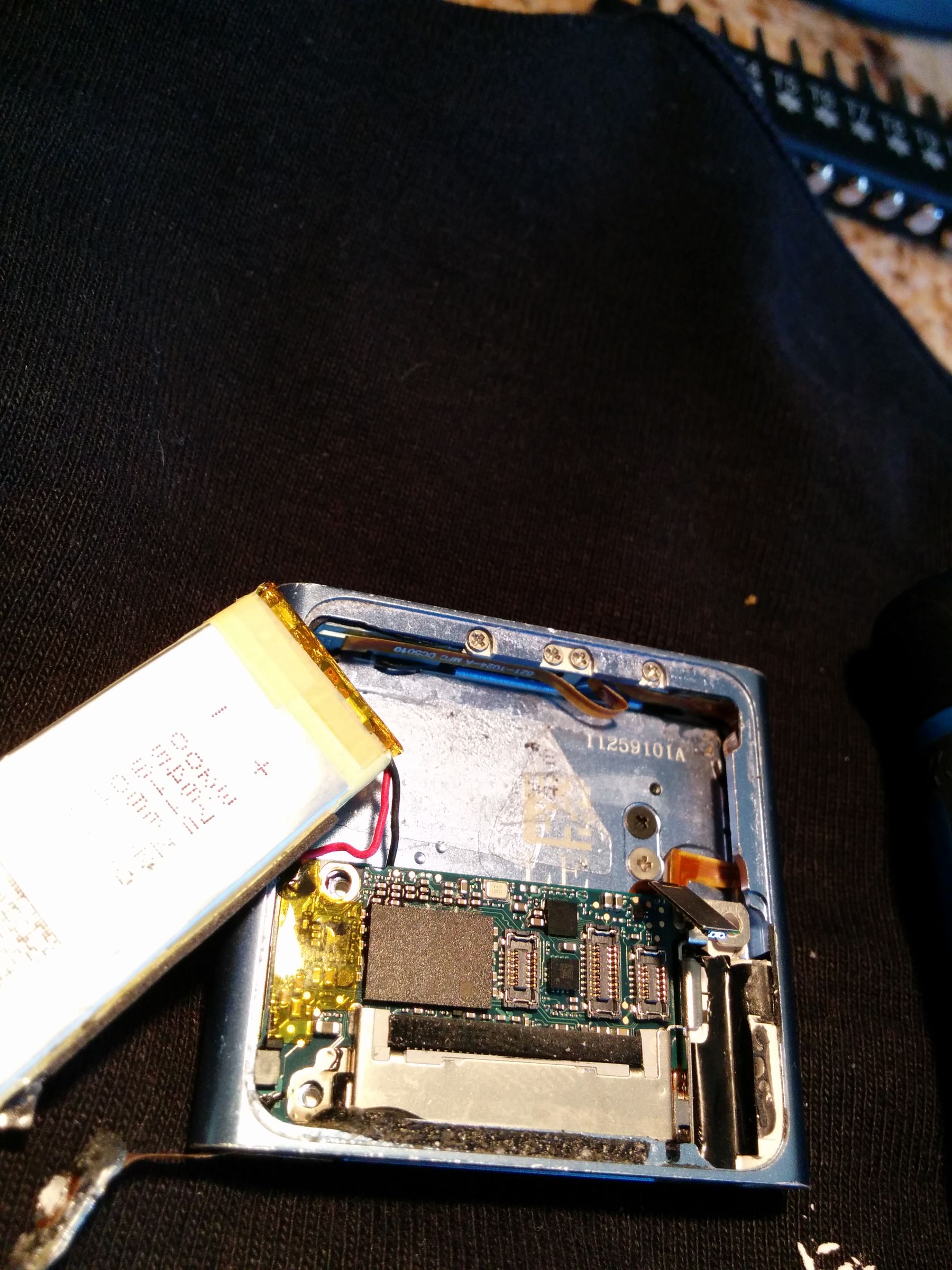Ipod Nano 6th Gen Headphone, Power and Volume Assembly Repair : 8 Steps ...