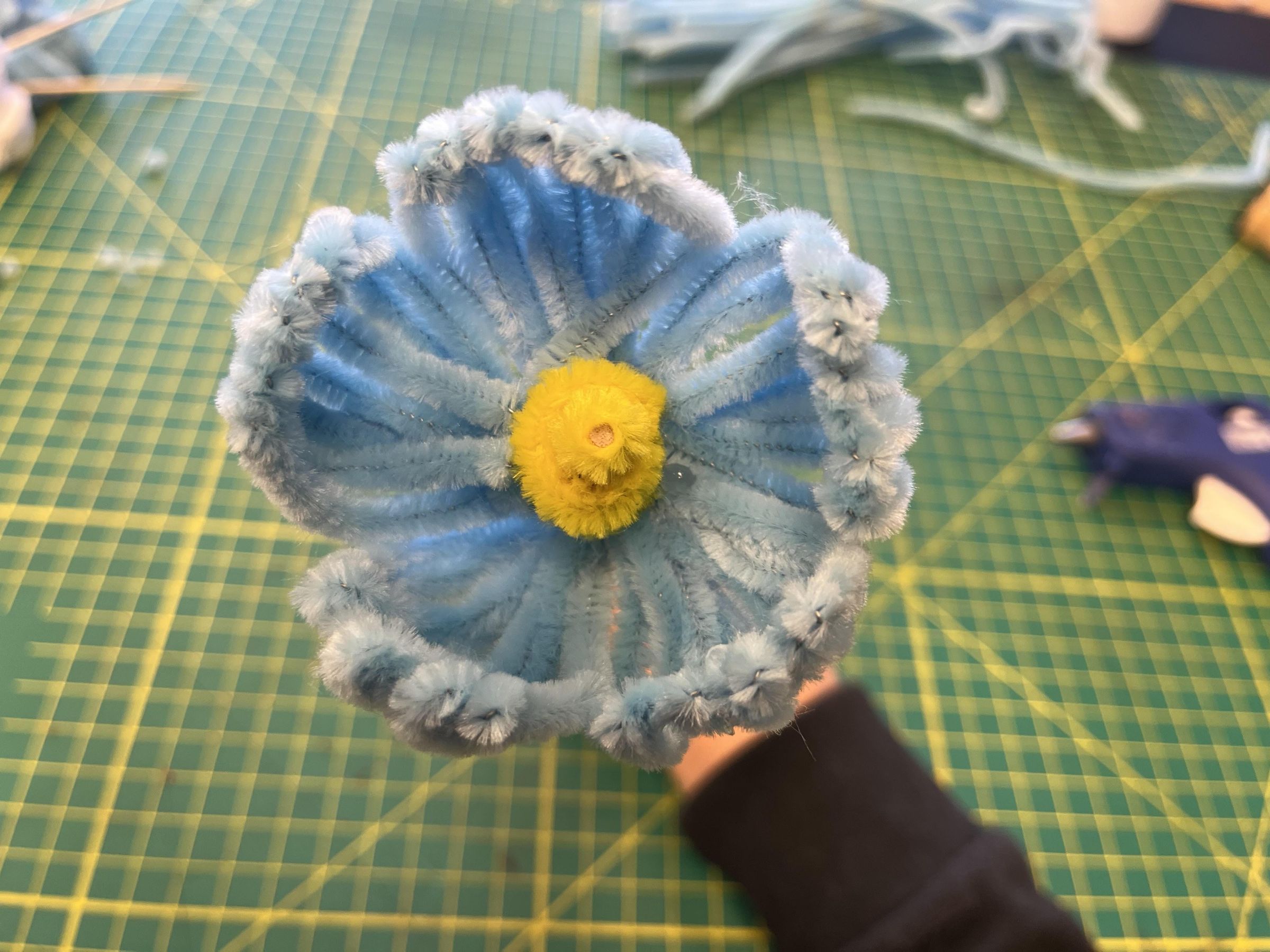 How to Make a Pipe Cleaner Flower : 11 Steps - Instructables
