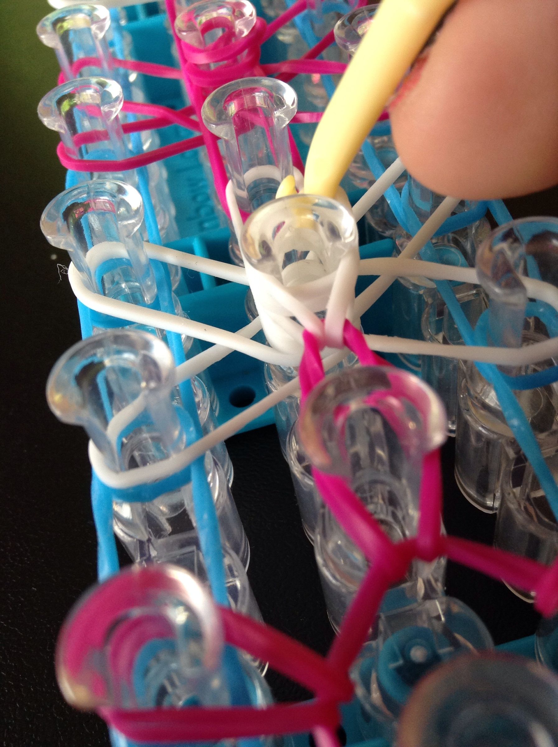 Rainbow Loom: Starburst : 9 Steps (with Pictures) - Instructables