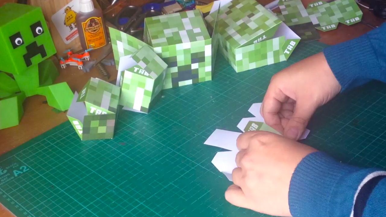 Making a Large Creeper Using Papercraft : 4 Steps - Instructables