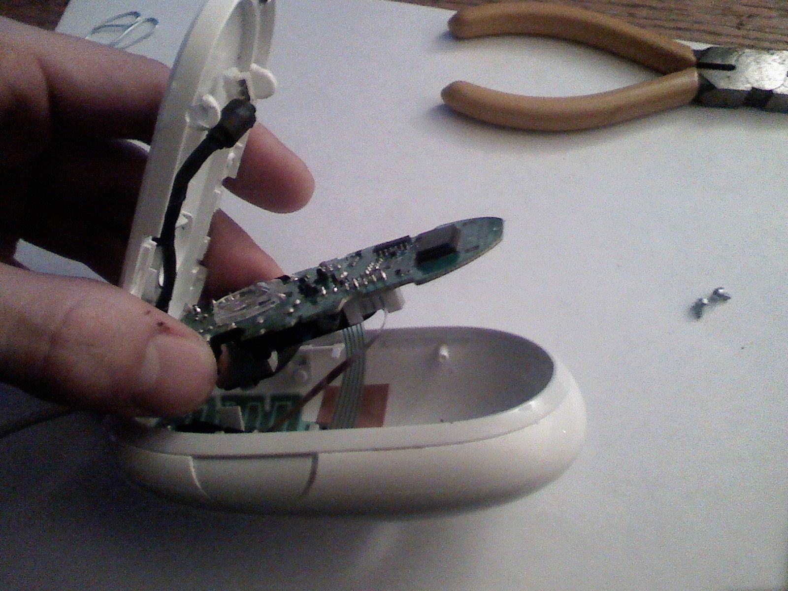 How to Completely Disassemble a MAC Mouse - Clean/Repair/Mod : 6 Steps ...