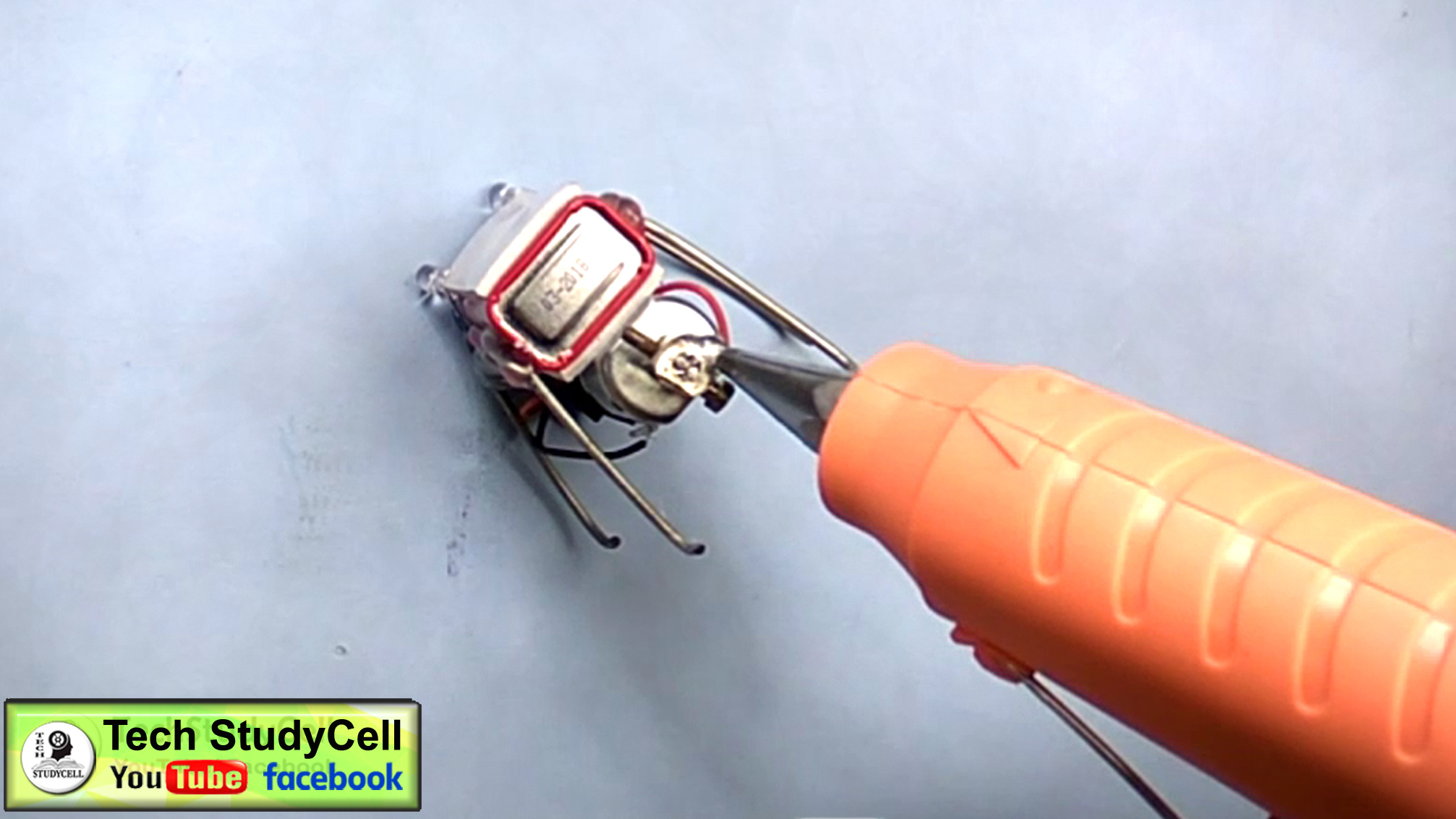 How to Make a Mini Bug Robot in 5 Minutes : 10 Steps - Instructables