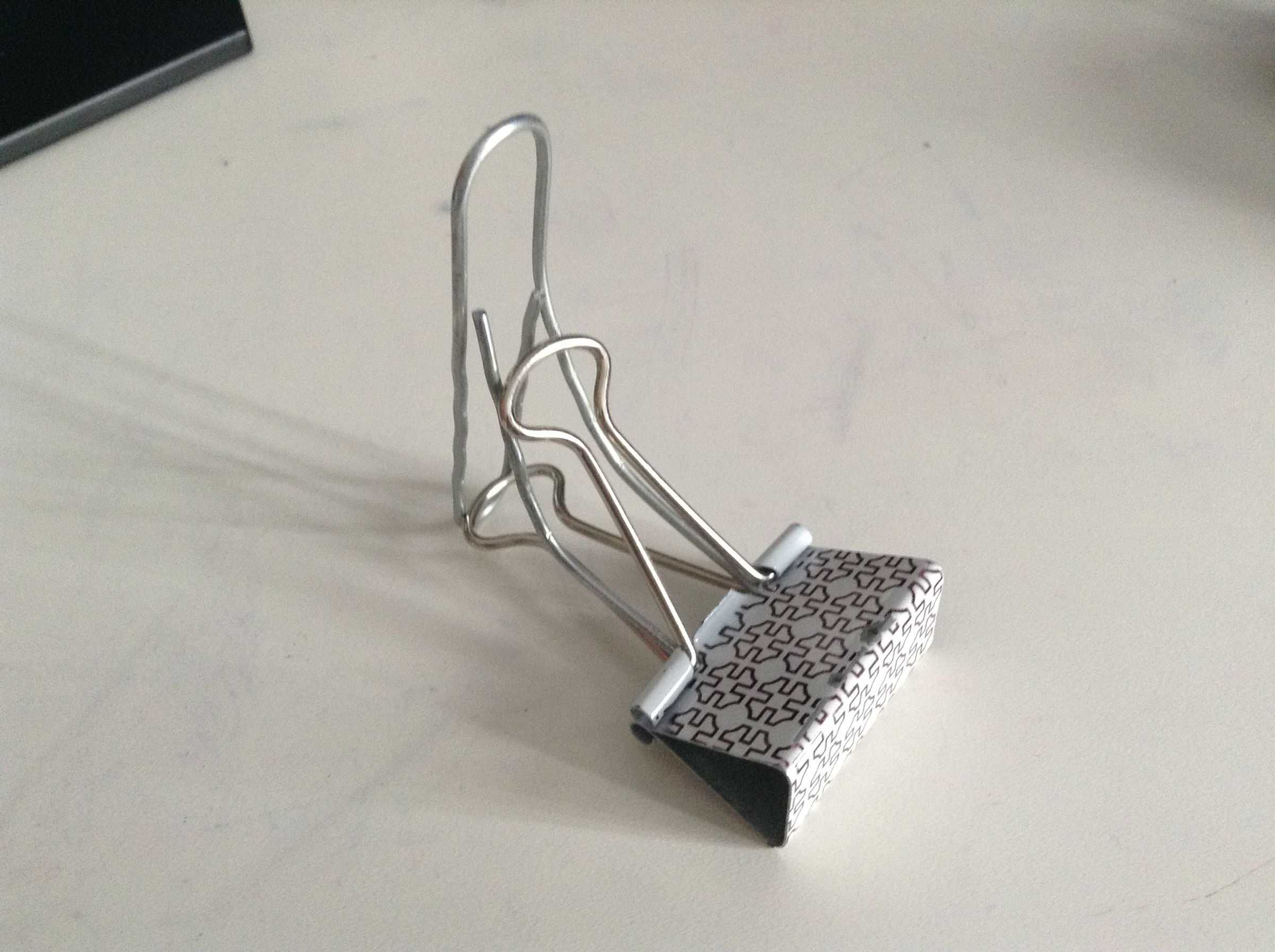1 Minute Phone Stand Out of a Paperclip and a Bulldog Clip. : 5 Steps ...