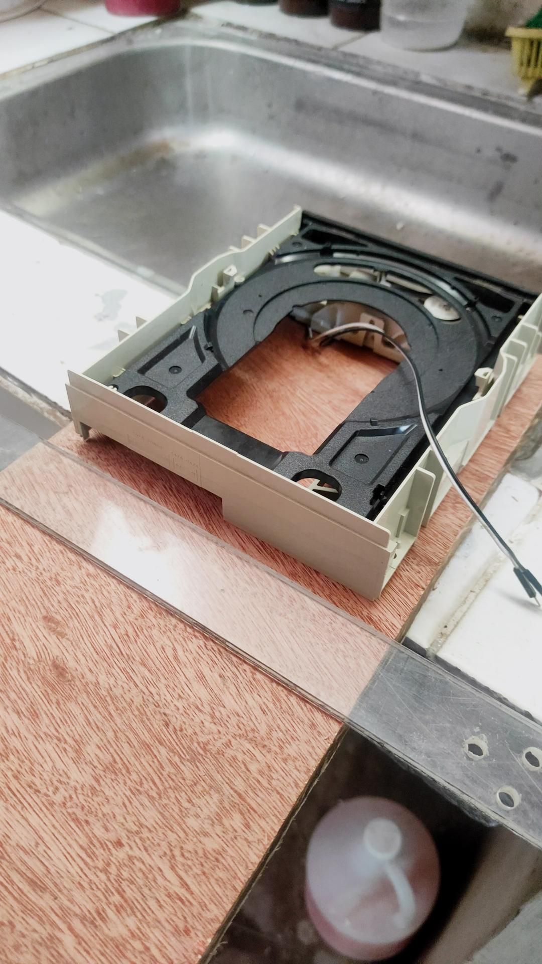 Homebrew PCB Shaker for Etching Using an Old DVD Rom! : 8 Steps (with ...