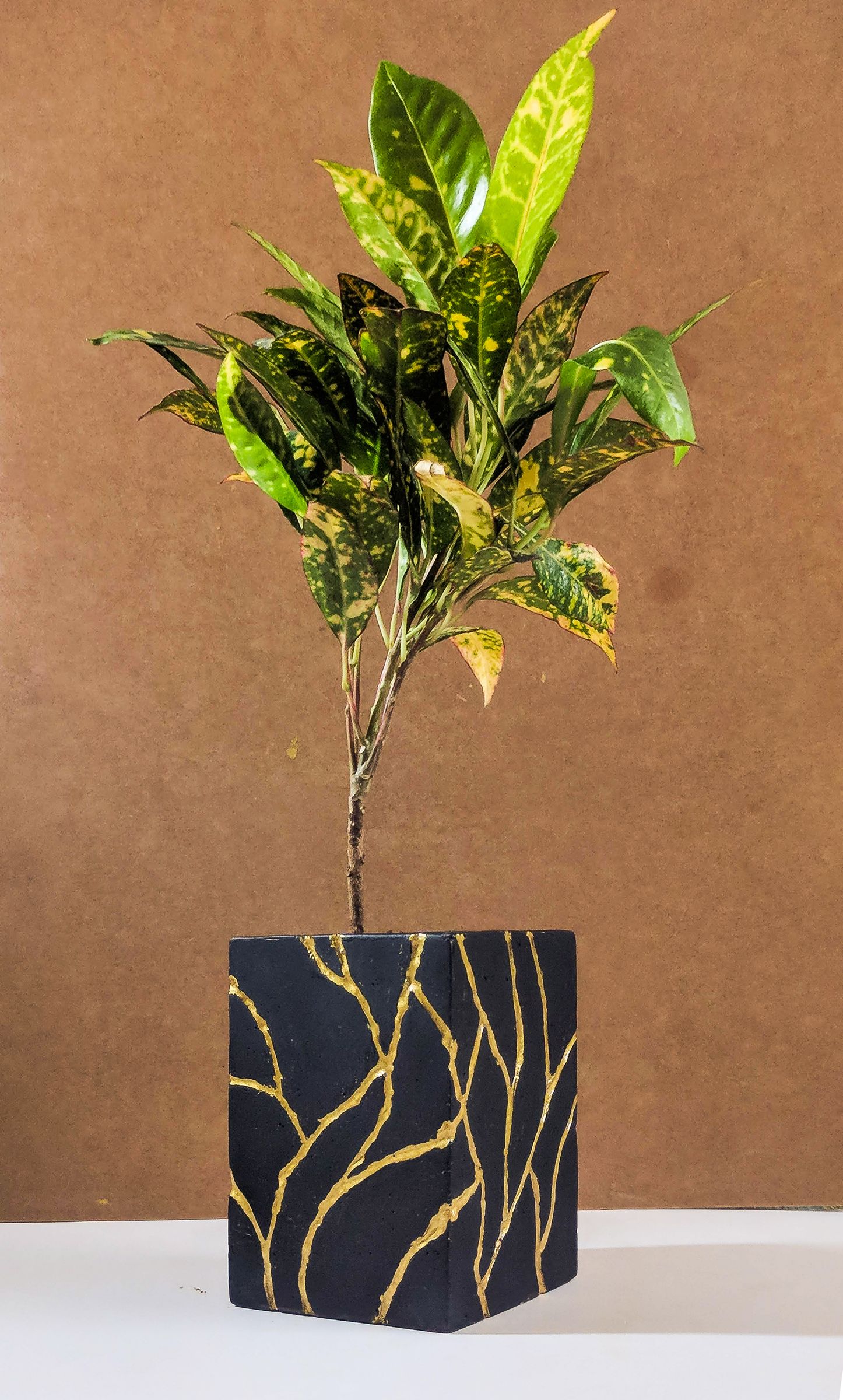 Kintsugi Style Concrete Lamp : 7 Steps (with Pictures) - Instructables