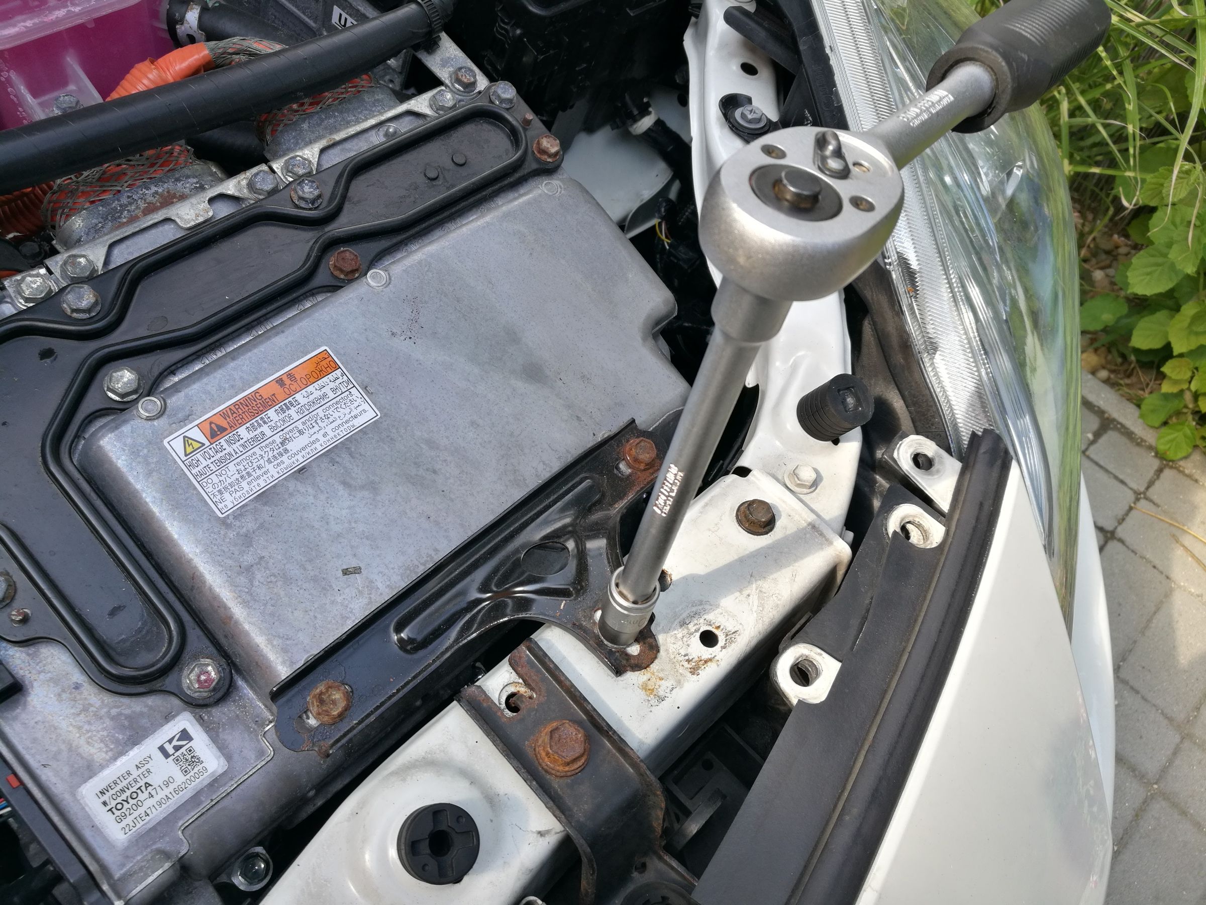 Toyota Prius Gen 3 Front Cooler Cleaning : 6 Steps (with Pictures ...
