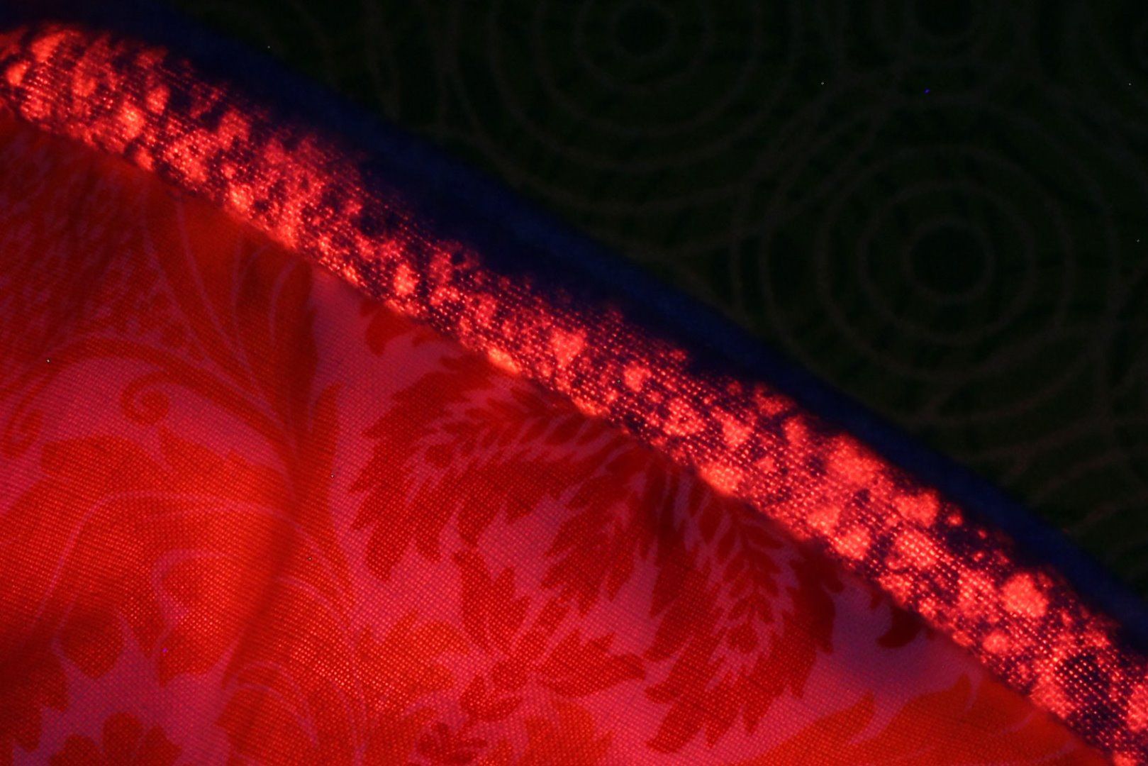 Glowing EL-Wire Pillow Bolster : 7 Steps (with Pictures) - Instructables