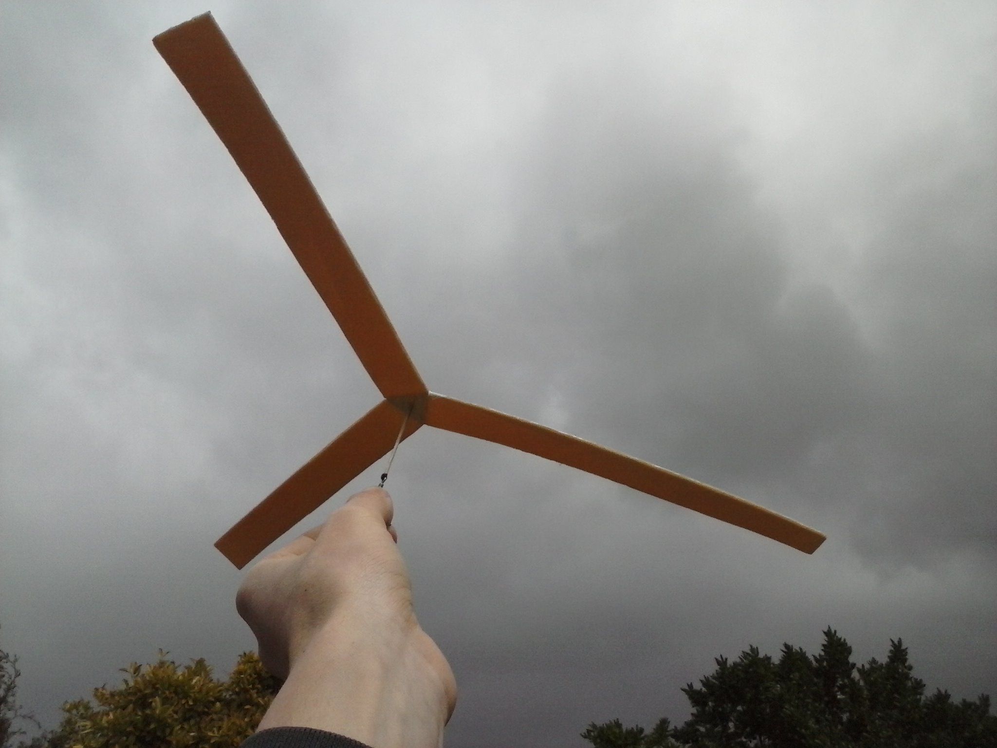 Spinning Kite : 4 Steps - Instructables