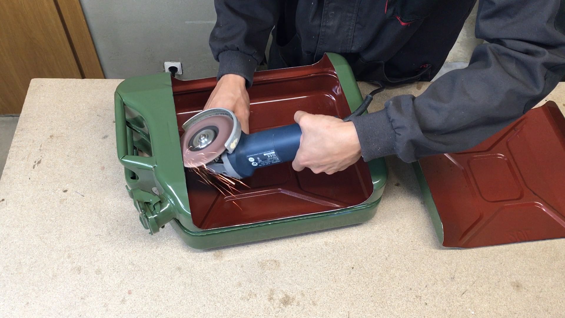 How to Make a Mini Bar From Jerry Can : 10 Steps (with Pictures ...