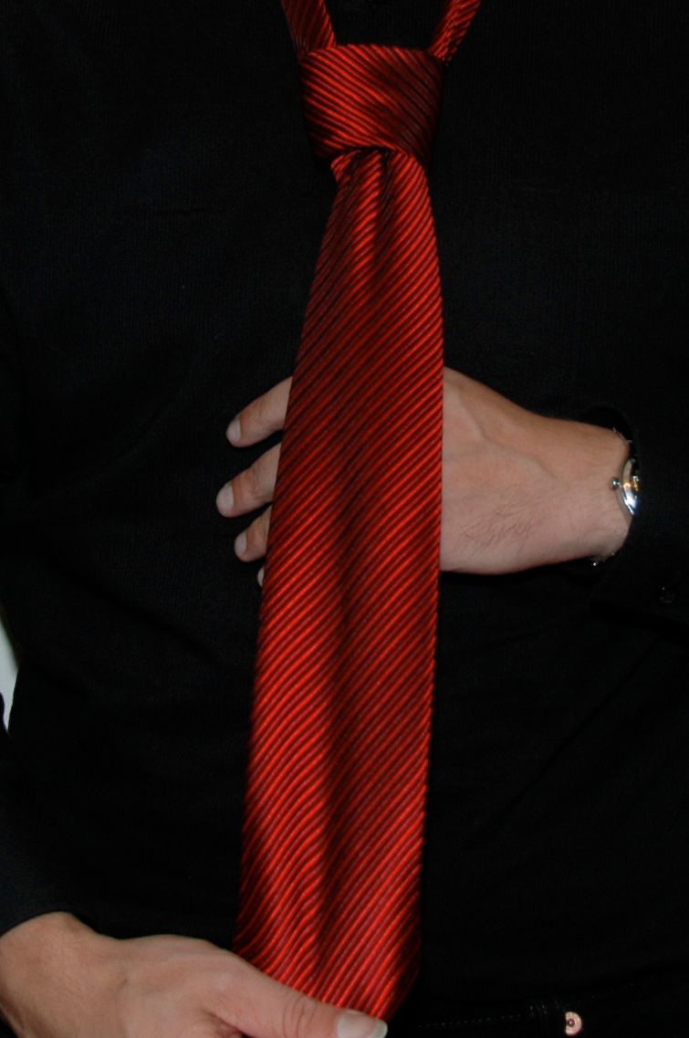 How to Tie a Tie: Half Windsor : 9 Steps (with Pictures) - Instructables