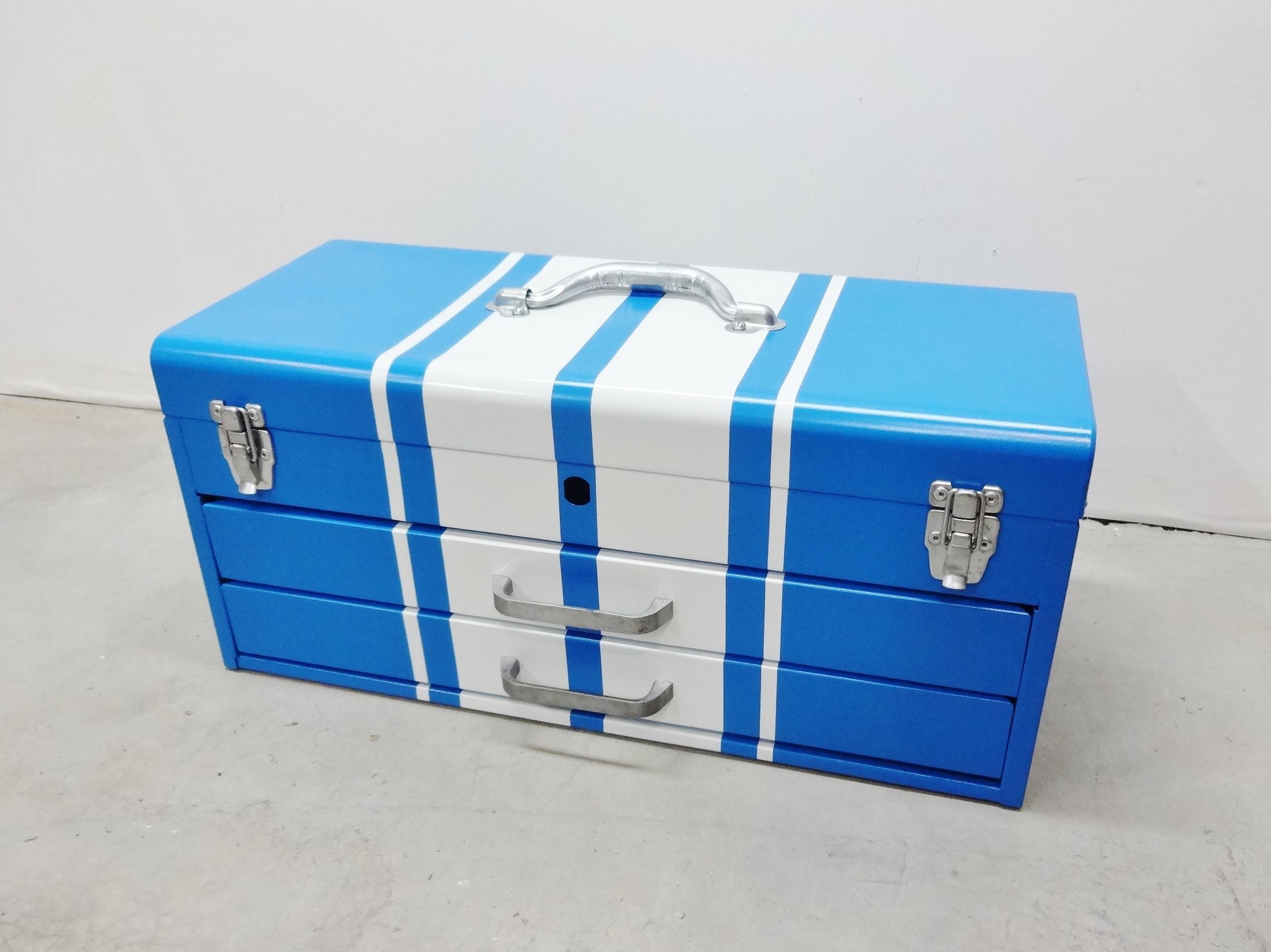 Restore a Rusty Toolbox : 14 Steps (with Pictures) - Instructables