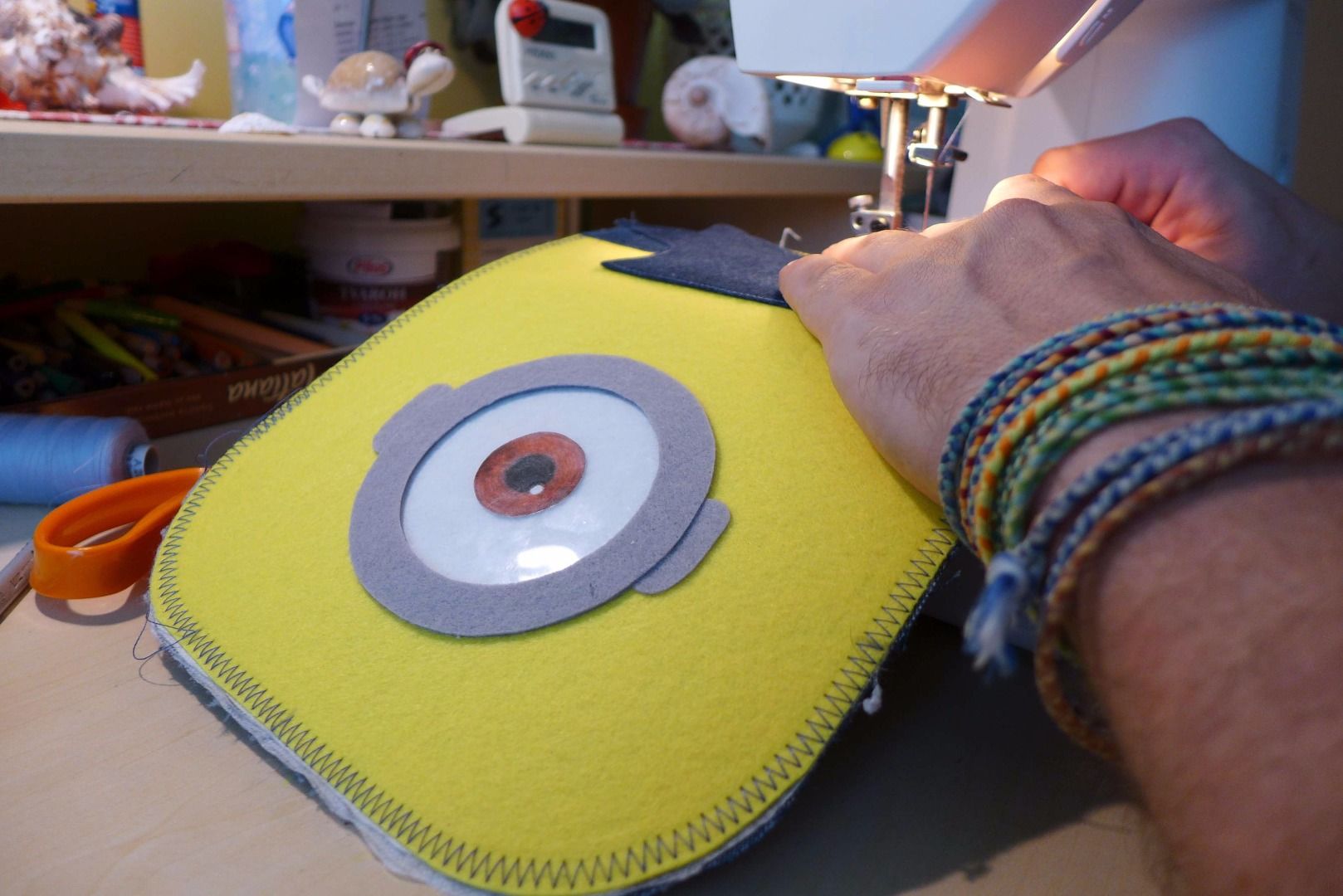 Minion Shoulder Bags : 11 Steps (with Pictures) - Instructables