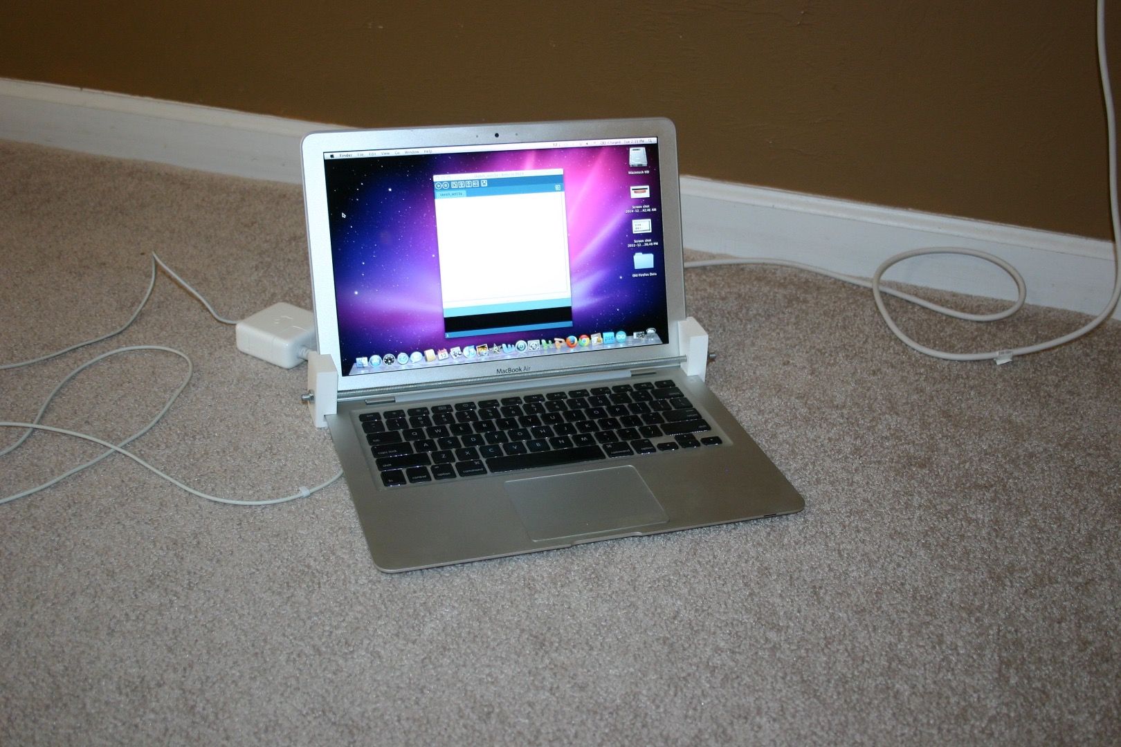 Macbook Air Broken Hinge Brace : 3 Steps - Instructables