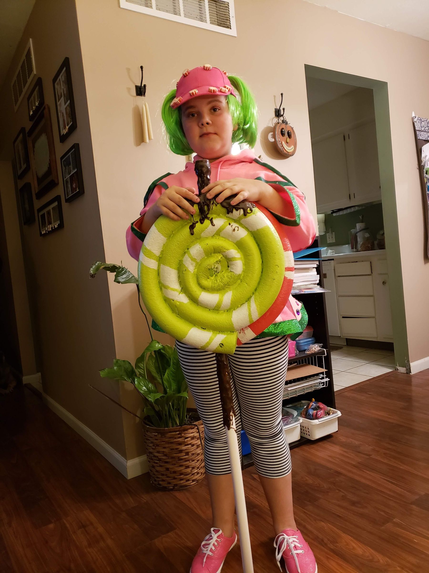 Fortnite Zoey Lollipopper Harvesting Tool Prop : 7 Steps - Instructables