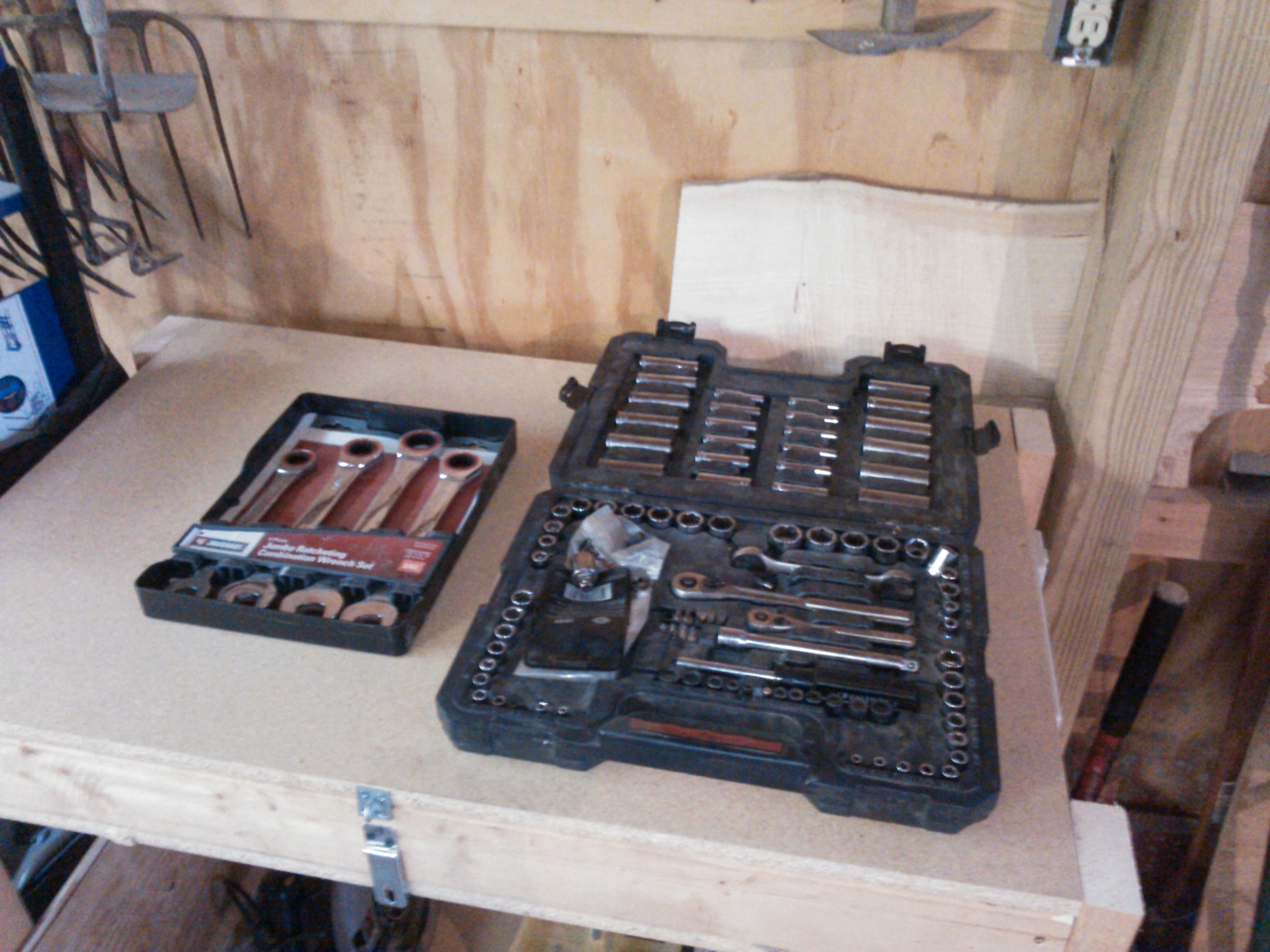 Roll Around Tool Stand/ Workbench : 7 Steps (with Pictures) - Instructables