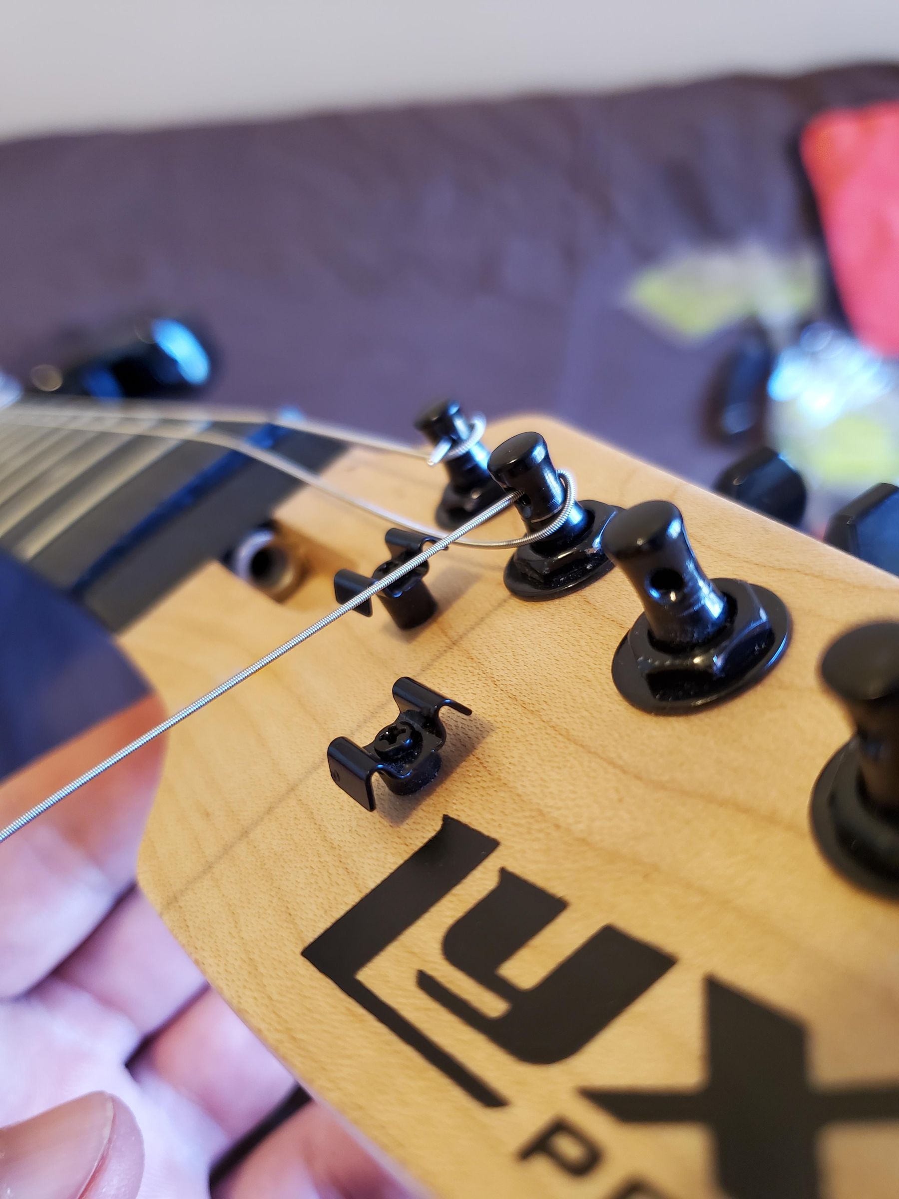 How to Restring Your Guitar : 12 Steps (with Pictures) - Instructables