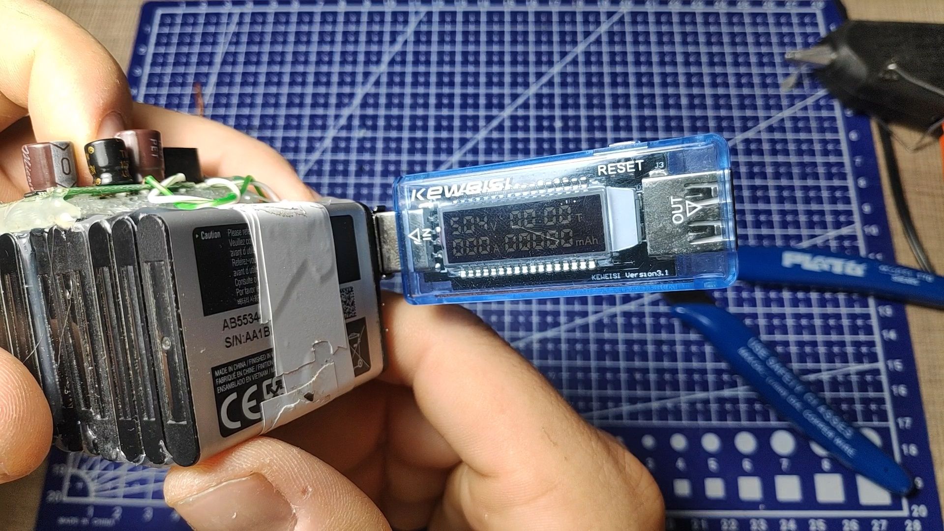 DIY Mobile Phone Battery Power Bank : 5 Steps - Instructables