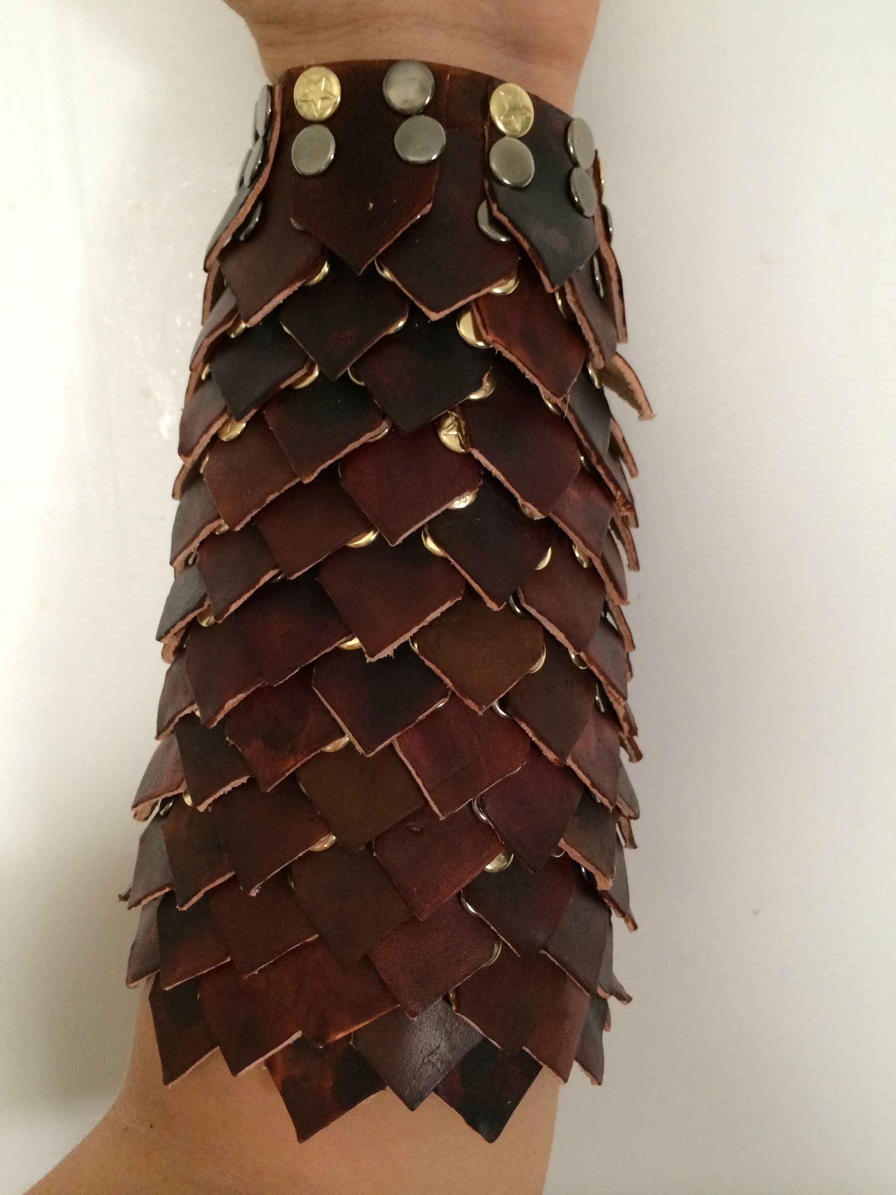 Leather Dragon Scale Gauntlet : 10 Steps (with Pictures) - Instructables