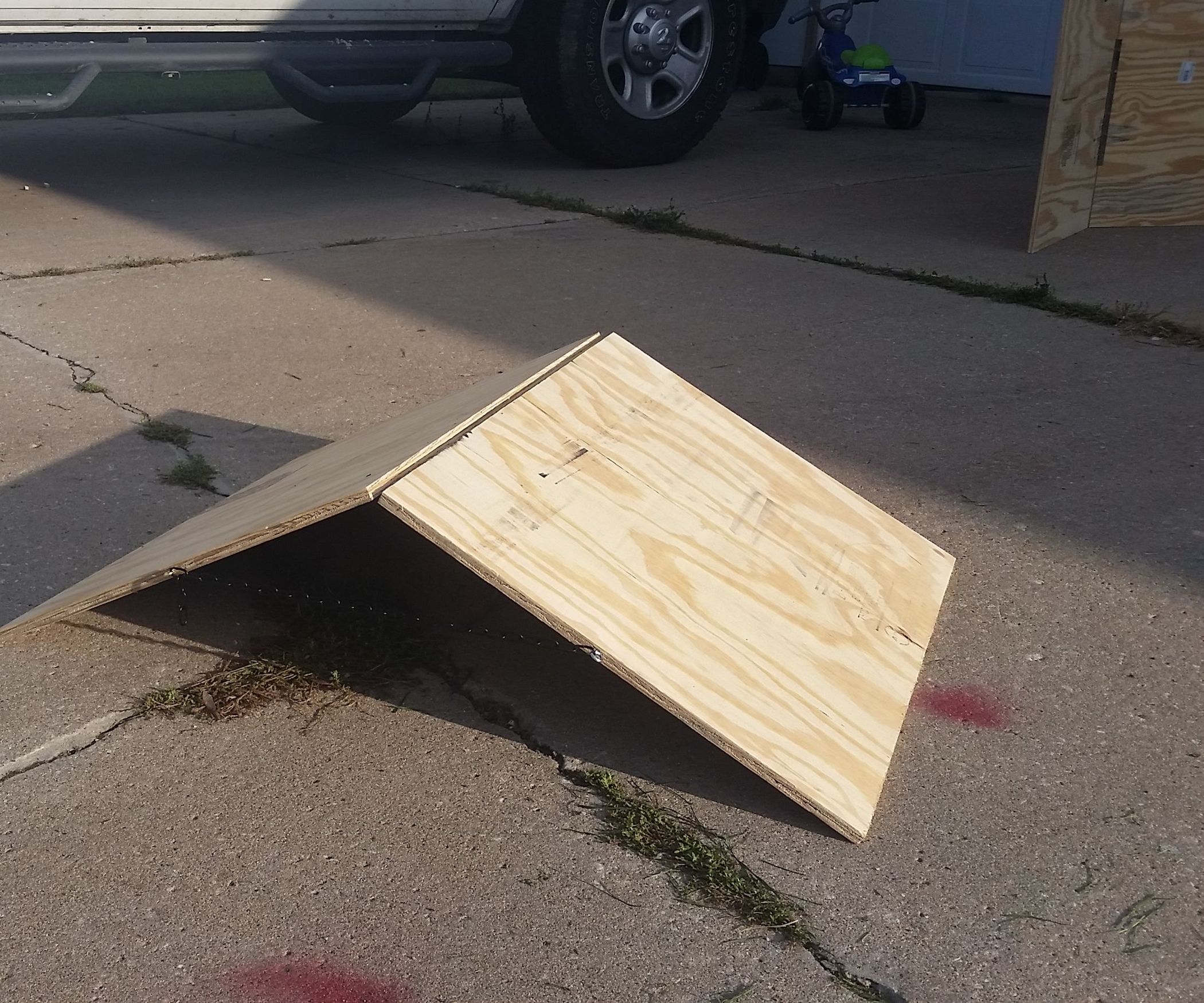 Quick and Easy Folding RC Ramp : 4 Steps (with Pictures) - Instructables